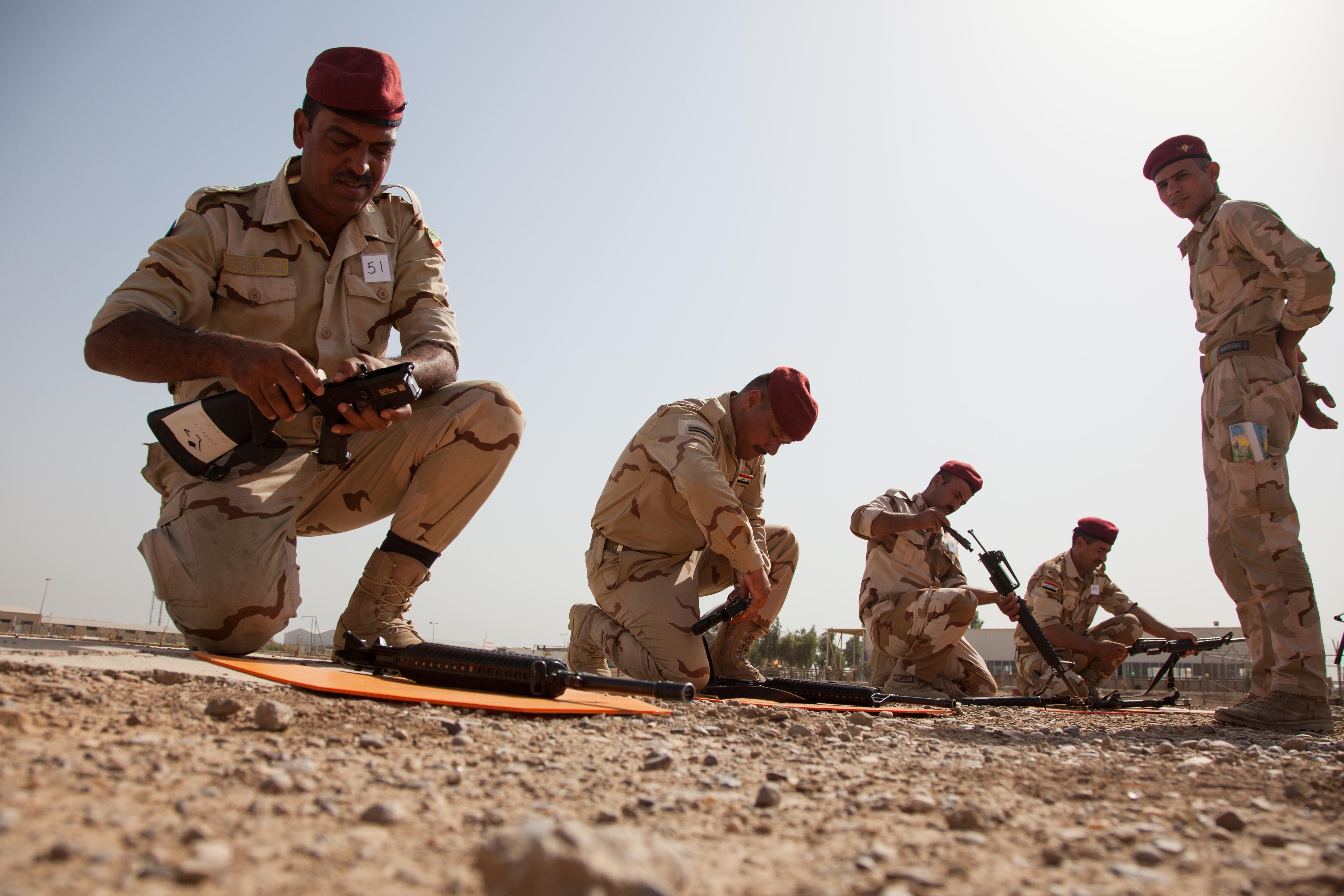 New Zealand trainers teach Iraqi soldiers about M16 rifle assembly