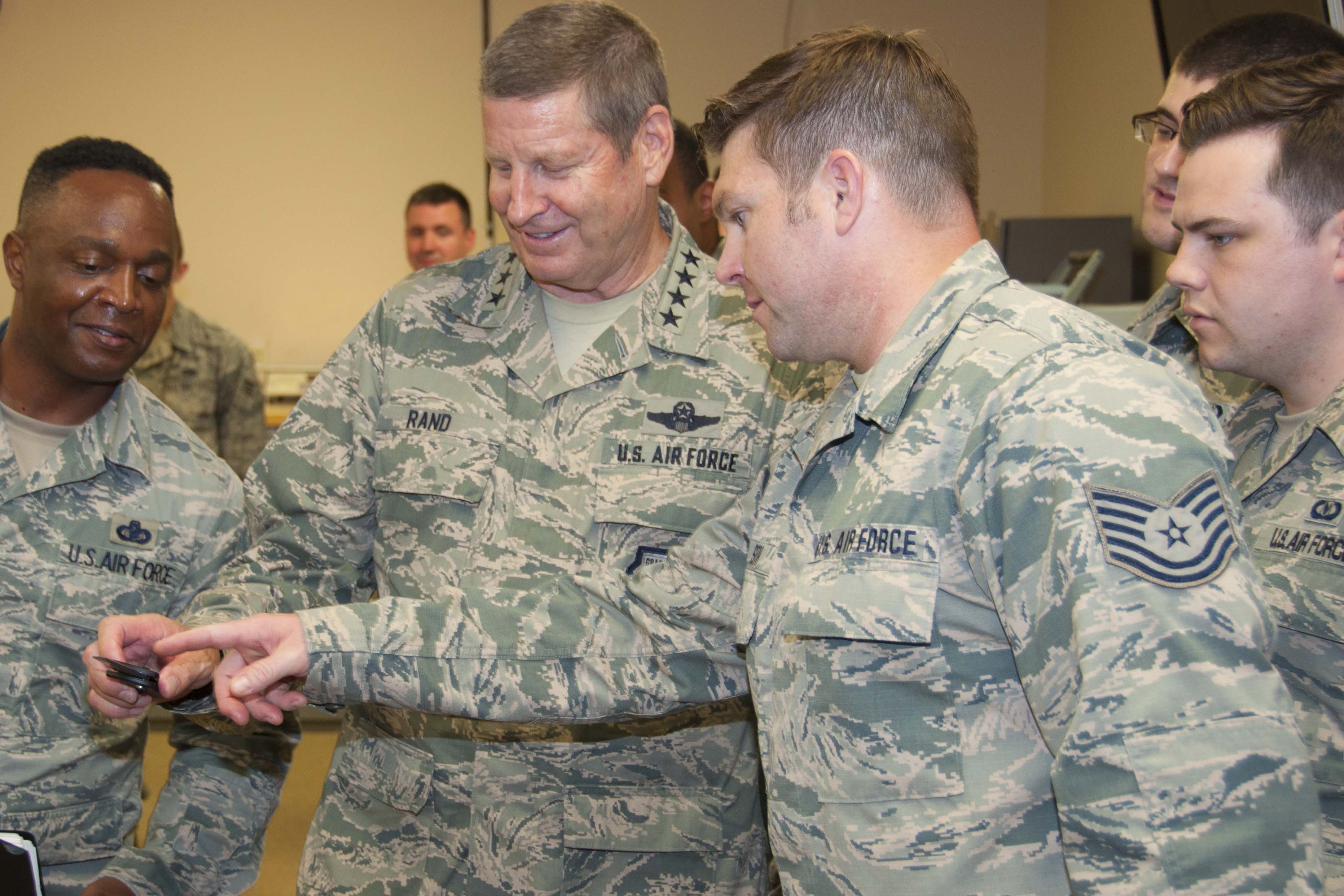 General Rand visits the 307th Bomb Wing > 307th Bomb Wing > Article Display
