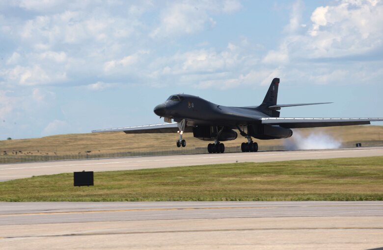 28th Bomb Wing command chief flies in B-1 bomber > Ellsworth Air Force ...