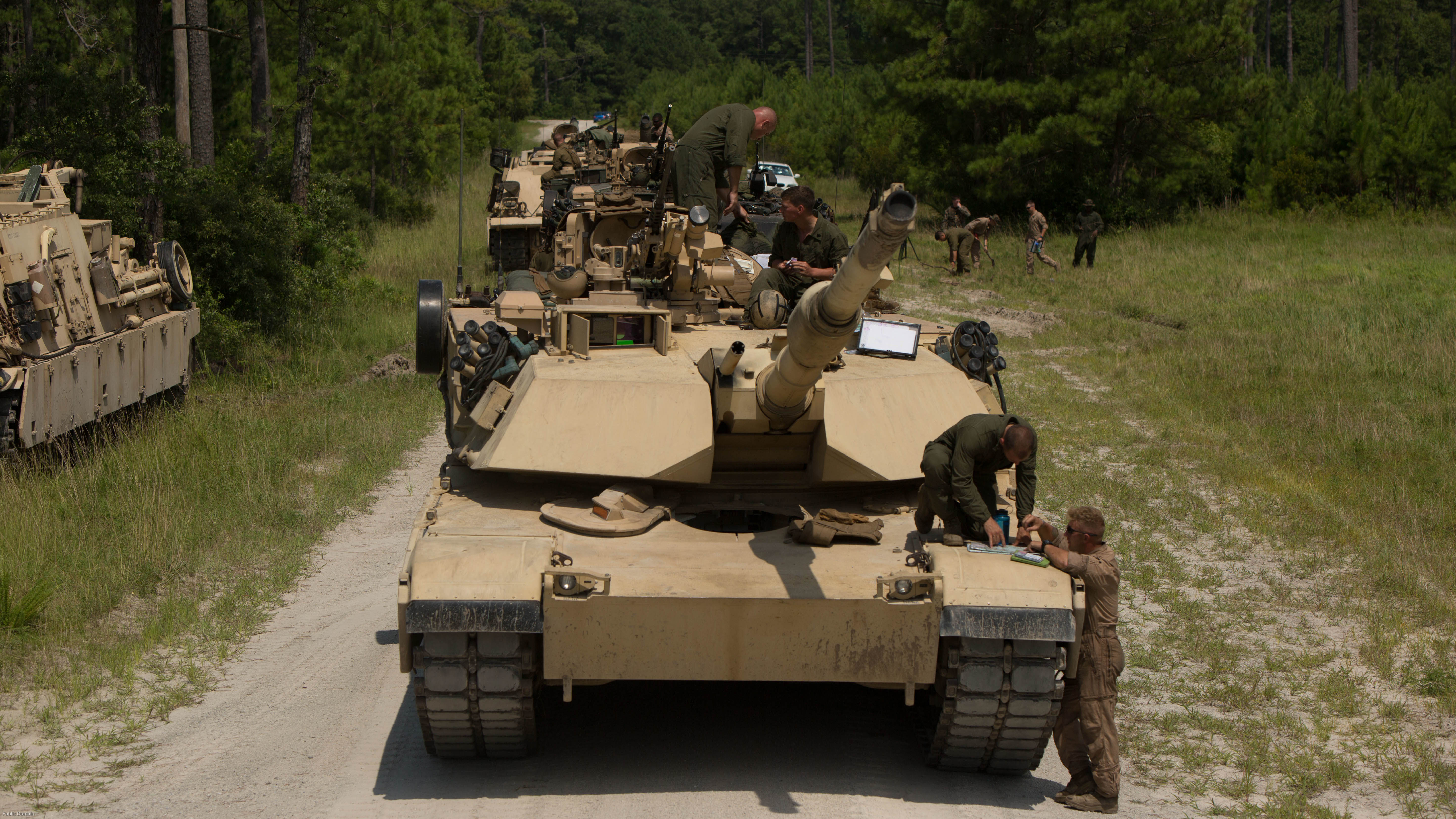 Reservist and active duty Marine tankers train together > United States ...