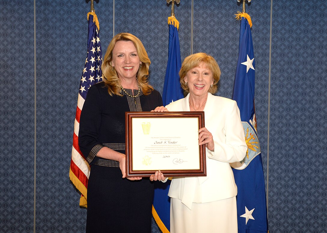 Dr. Janet Fender receives presidential award