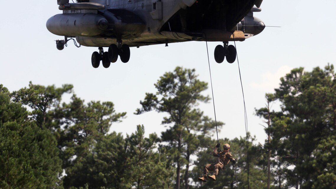 2nd MAW supports fast rope, rappel training > United States Marine ...