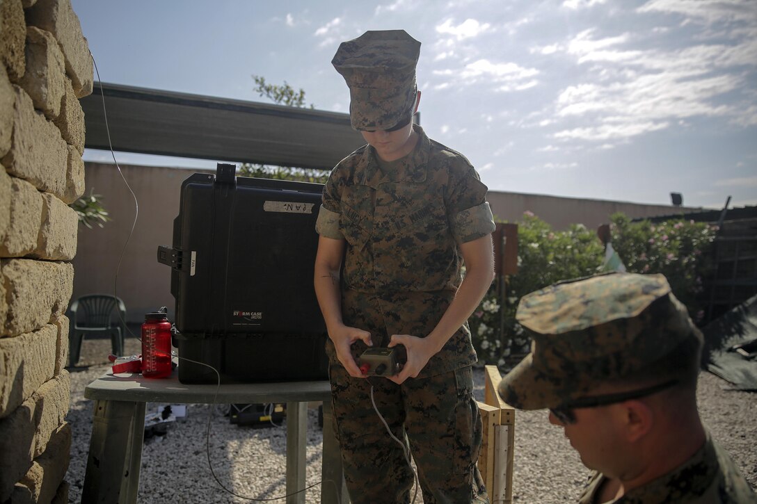 EOD Marines teach counter-IED tactics