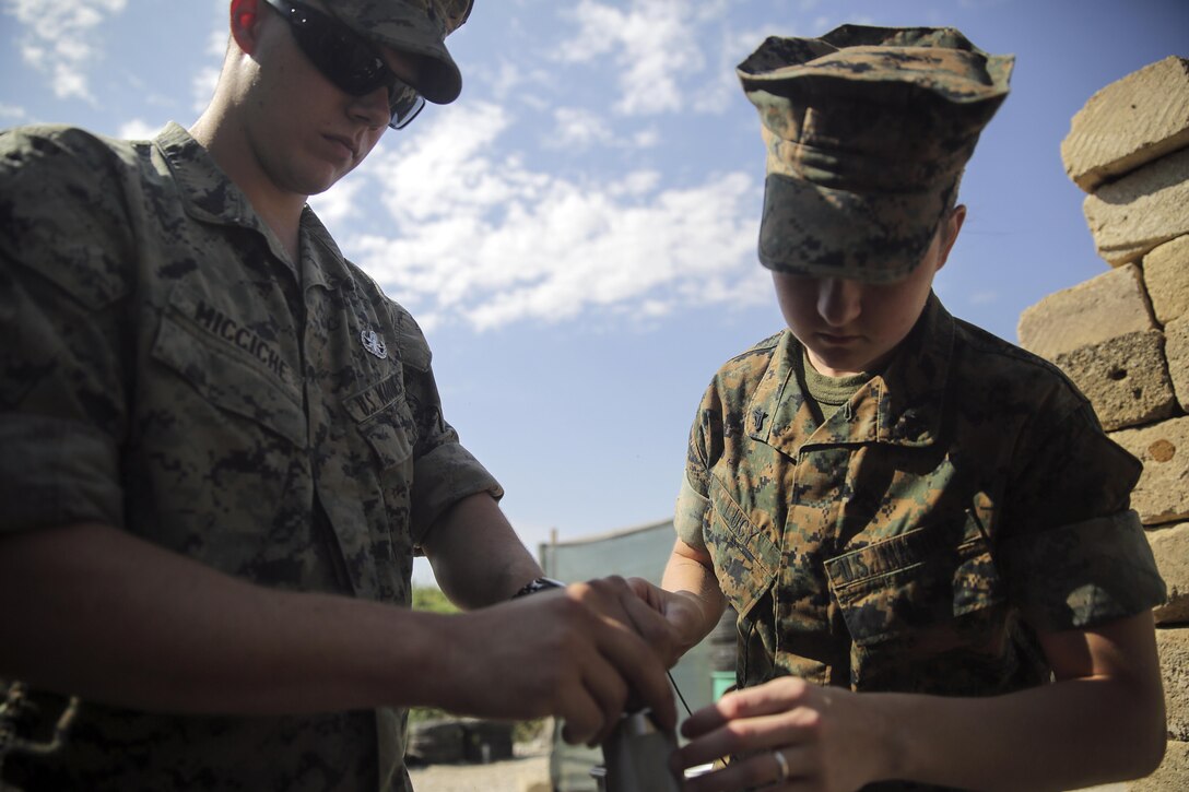 EOD Marines teach counter-IED tactics
