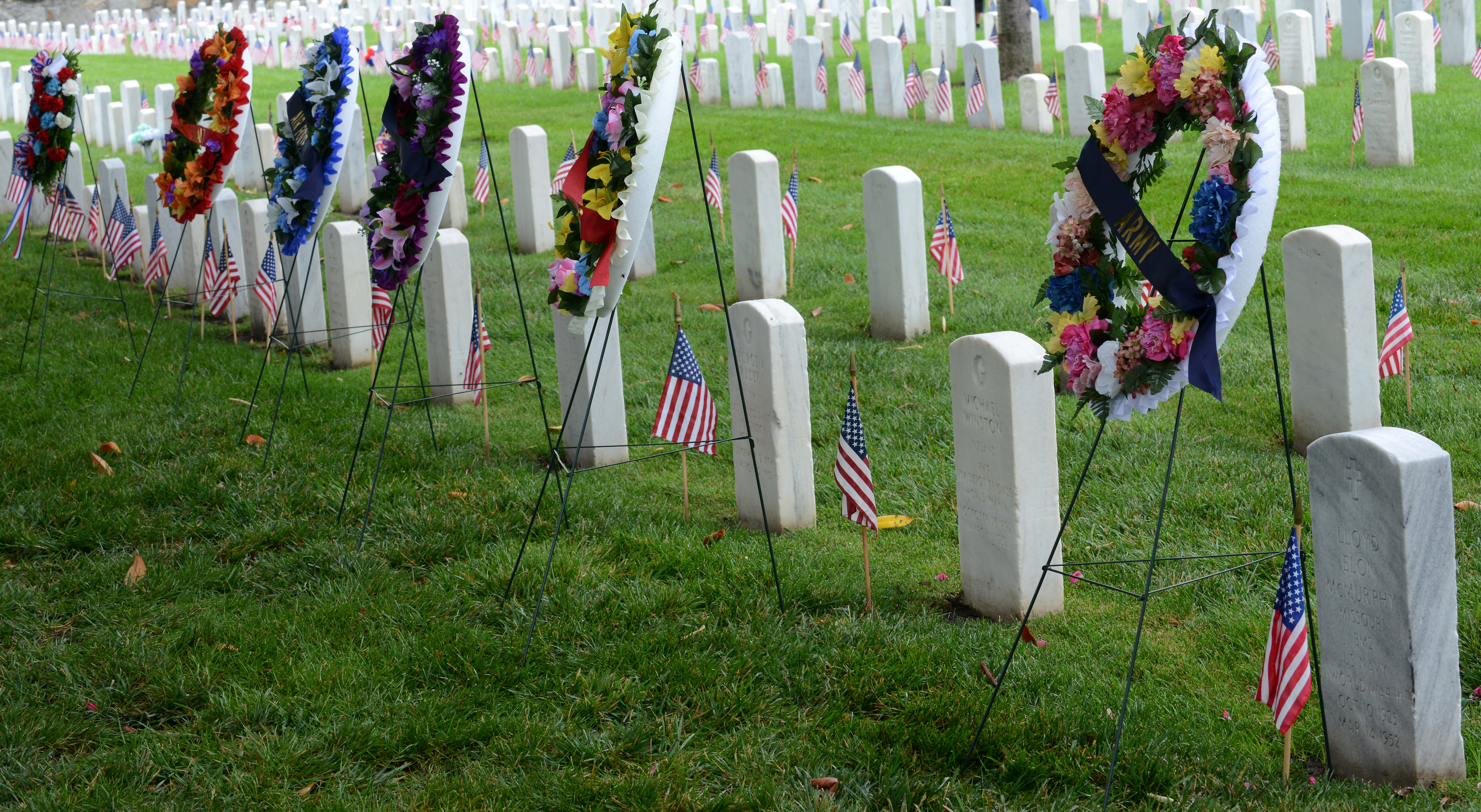 Community hosts Memorial Day wreath-laying ceremony > Joint Base ...