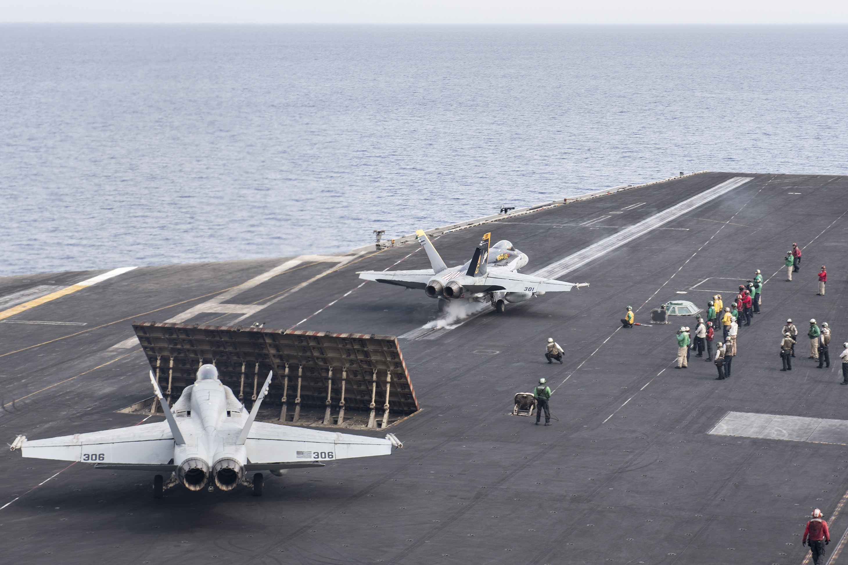 US Navy Conducts Counter-ISIL Sorties from Mediterranean > United ...