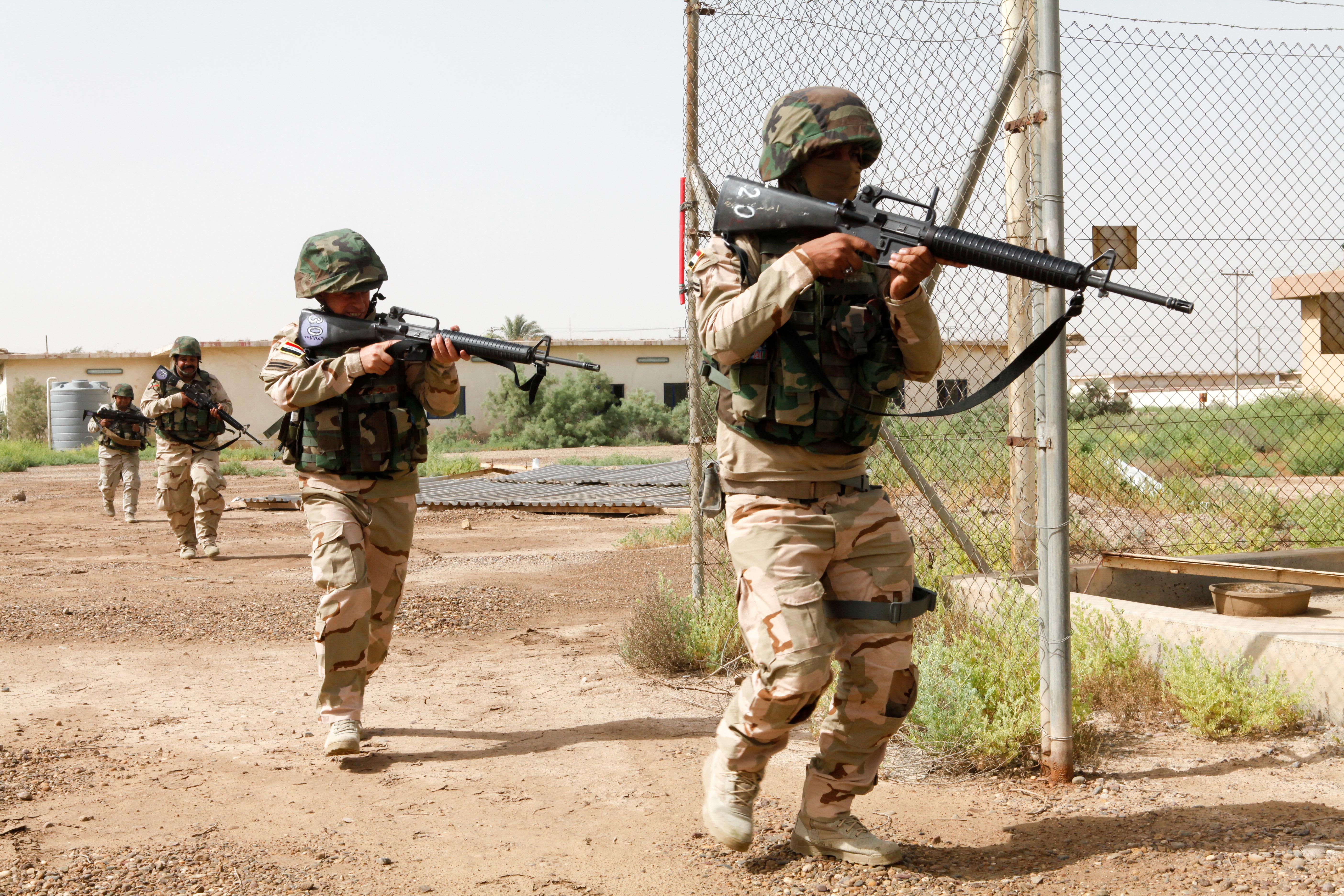 Iraqi soldiers conduct final training exercise