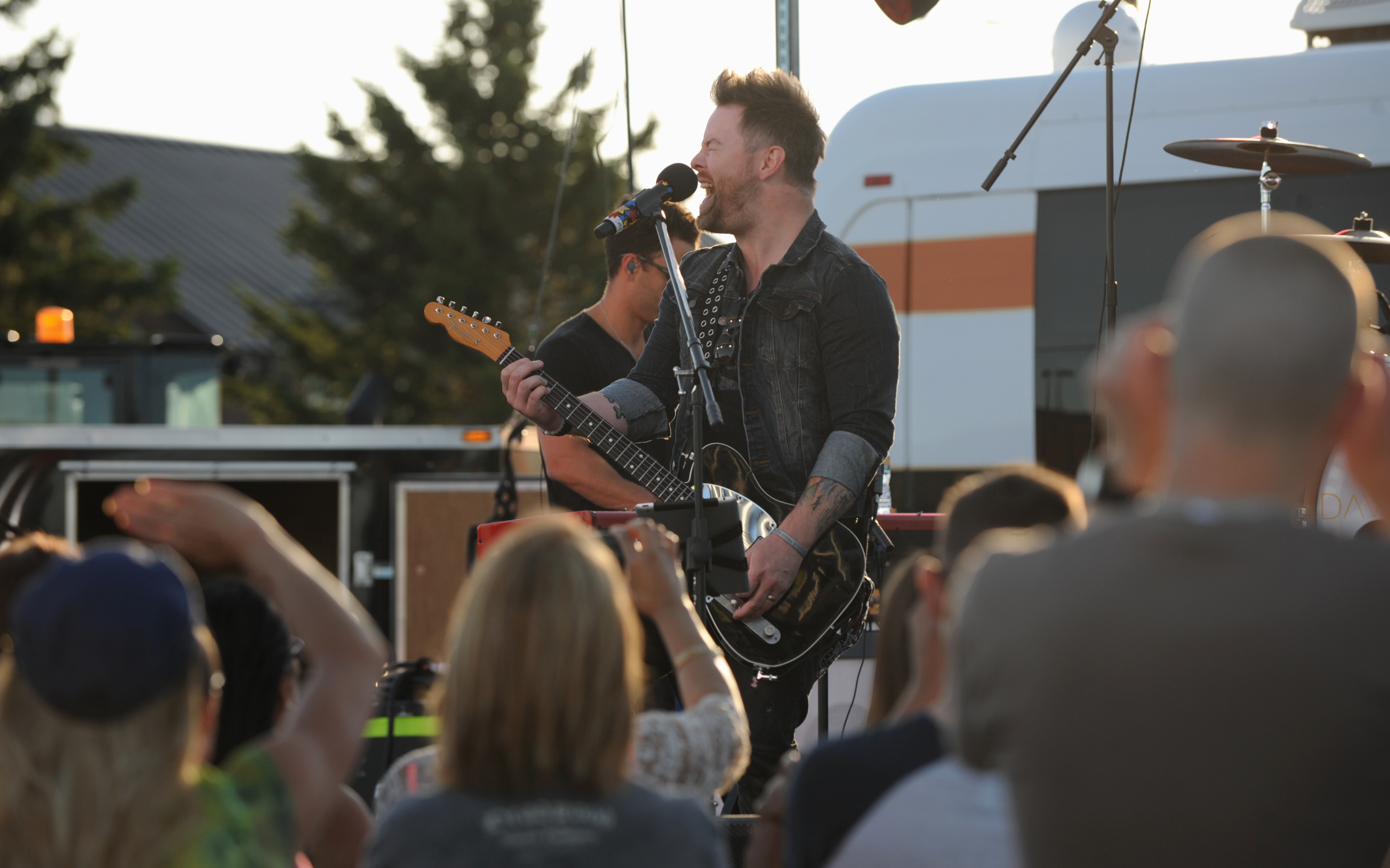 David Cook performs for Ellsworth Airmen > Ellsworth Air Force Base ...