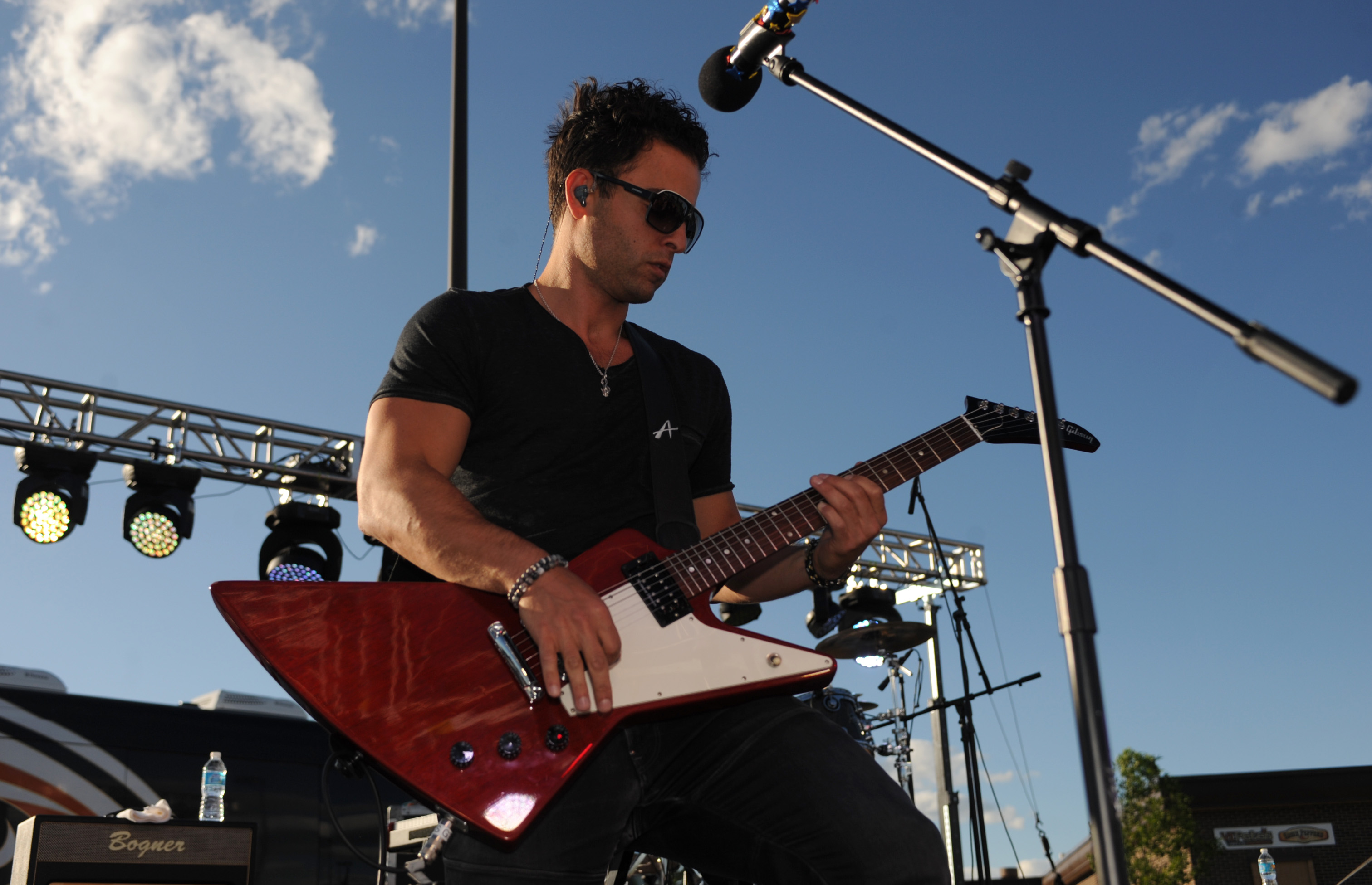 David Cook performs for Ellsworth Airmen > Ellsworth Air Force Base ...