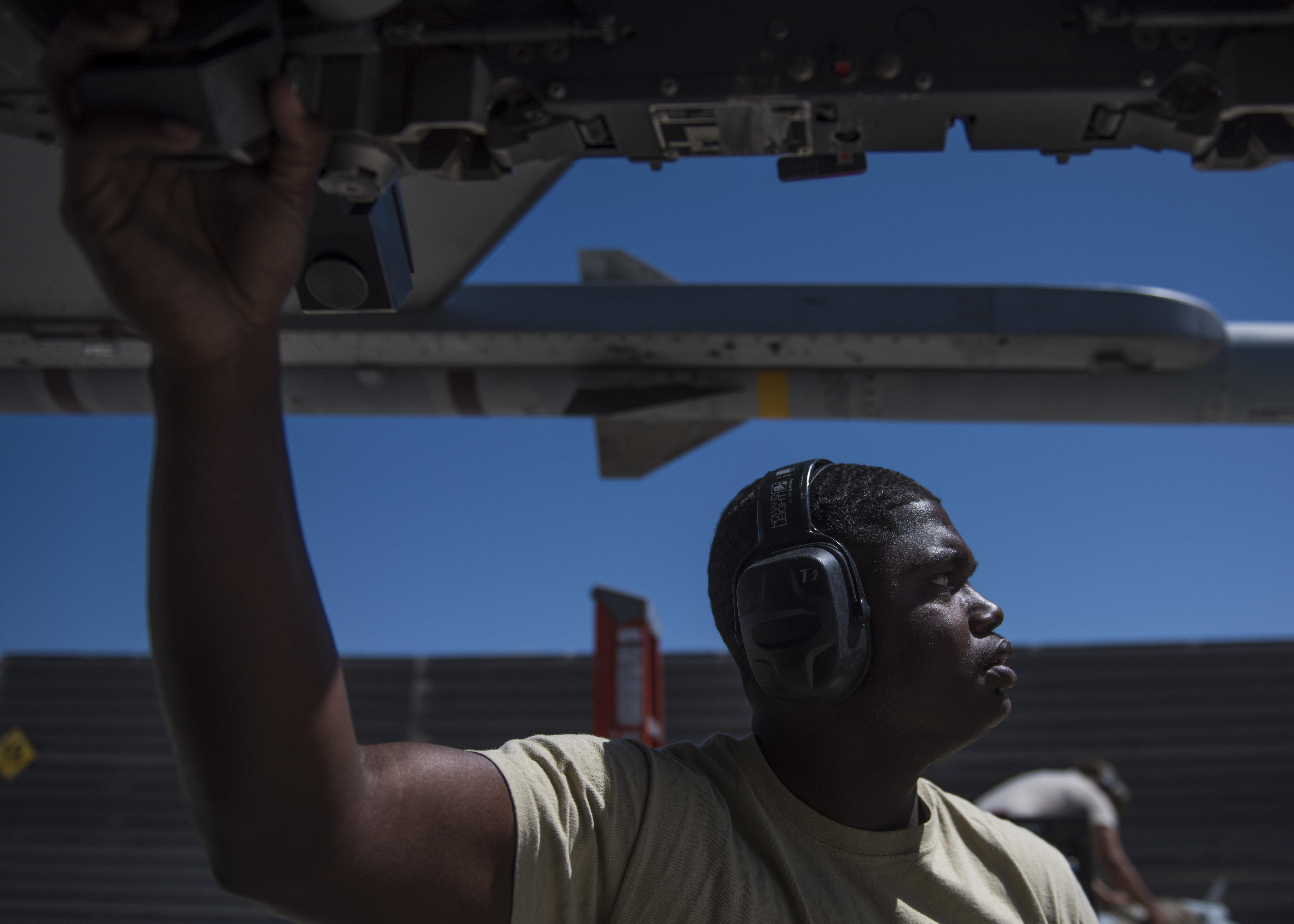 Weapons flight loads the boom > U.S. Air Forces Central > Display