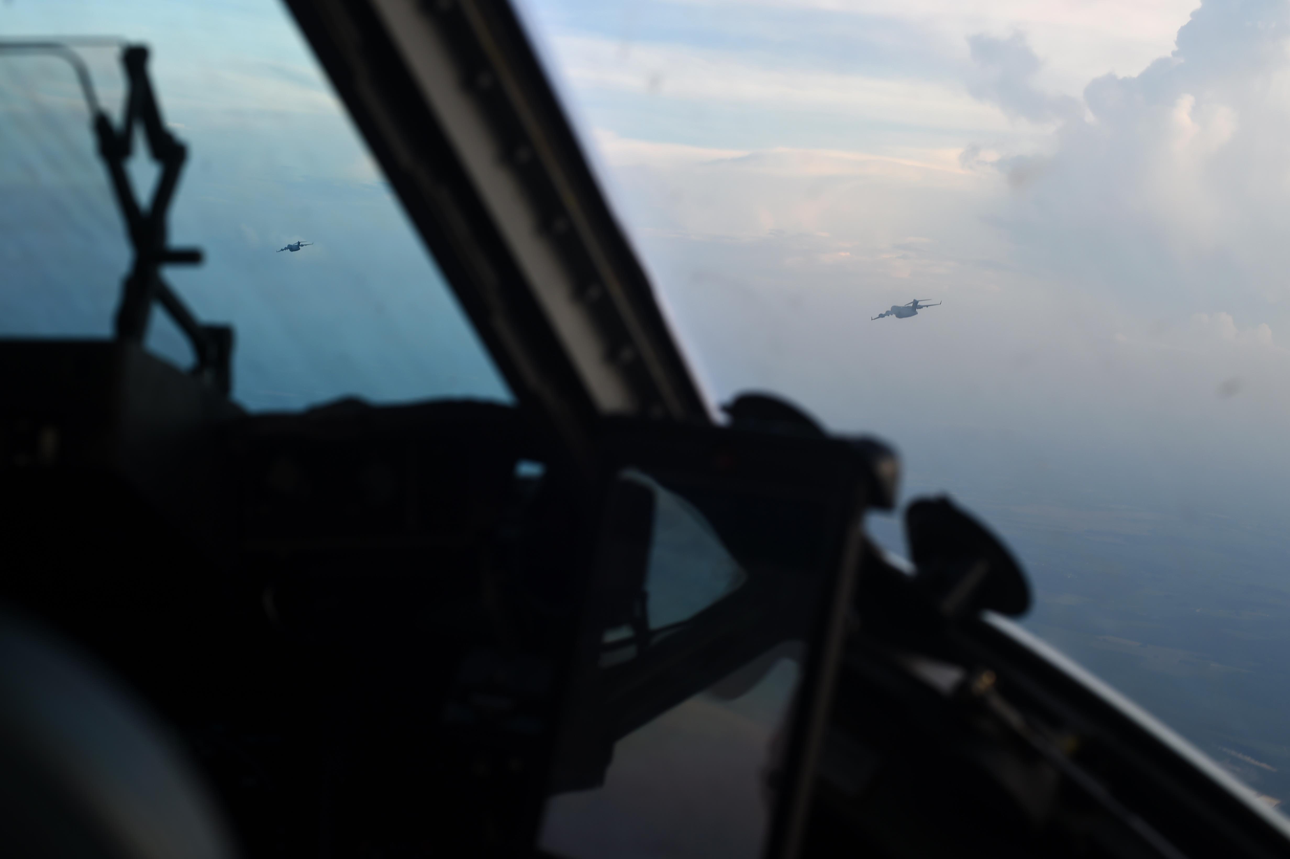 AMC aircraft, 82nd Abn Soldiers team up for training > Air Mobility ...
