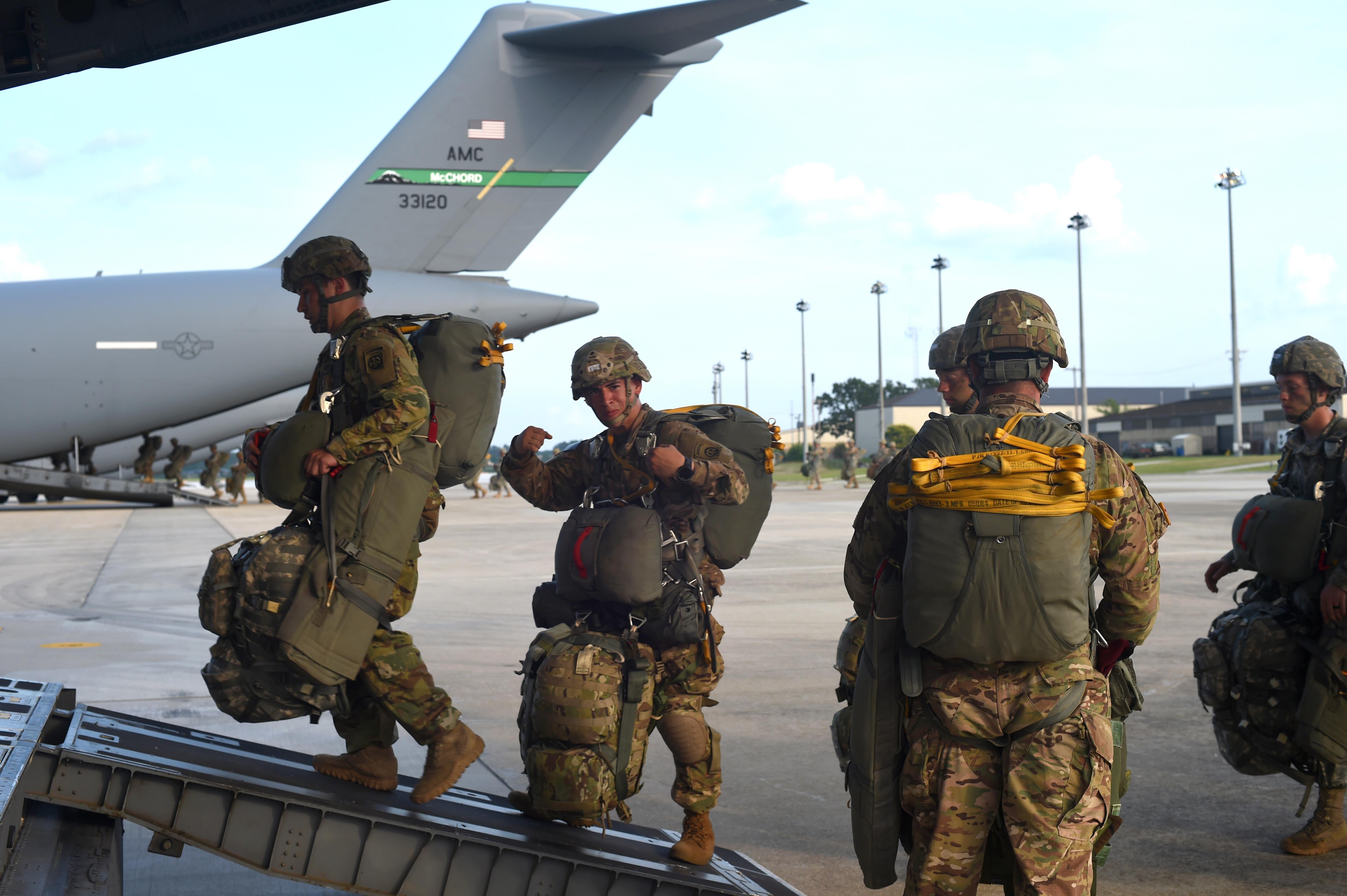 AMC aircraft, 82nd Abn Soldiers team up for training > Air Mobility ...