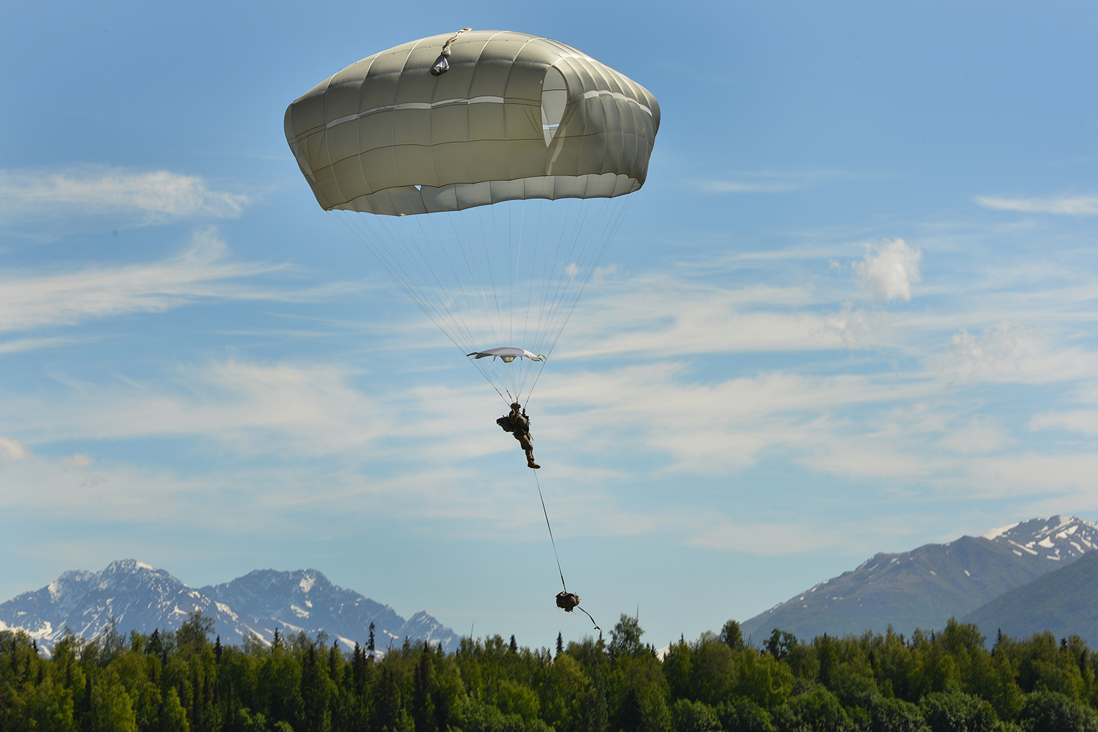 Paratroopers with 4/25th IBCT (A) and JGSDF participate in Exercise ...