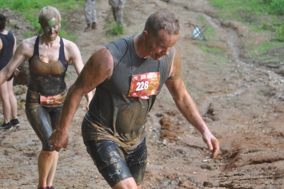 Mud, obstacles make Run Amuck fun for everyone > Marine Corps Base ...