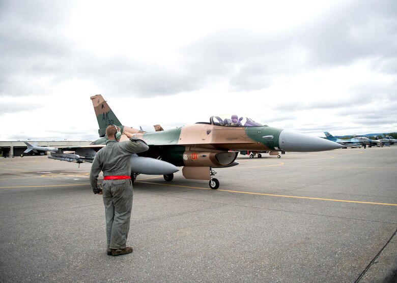 Red Air: Aggressors’ experience provides life-saving training > Pacific ...