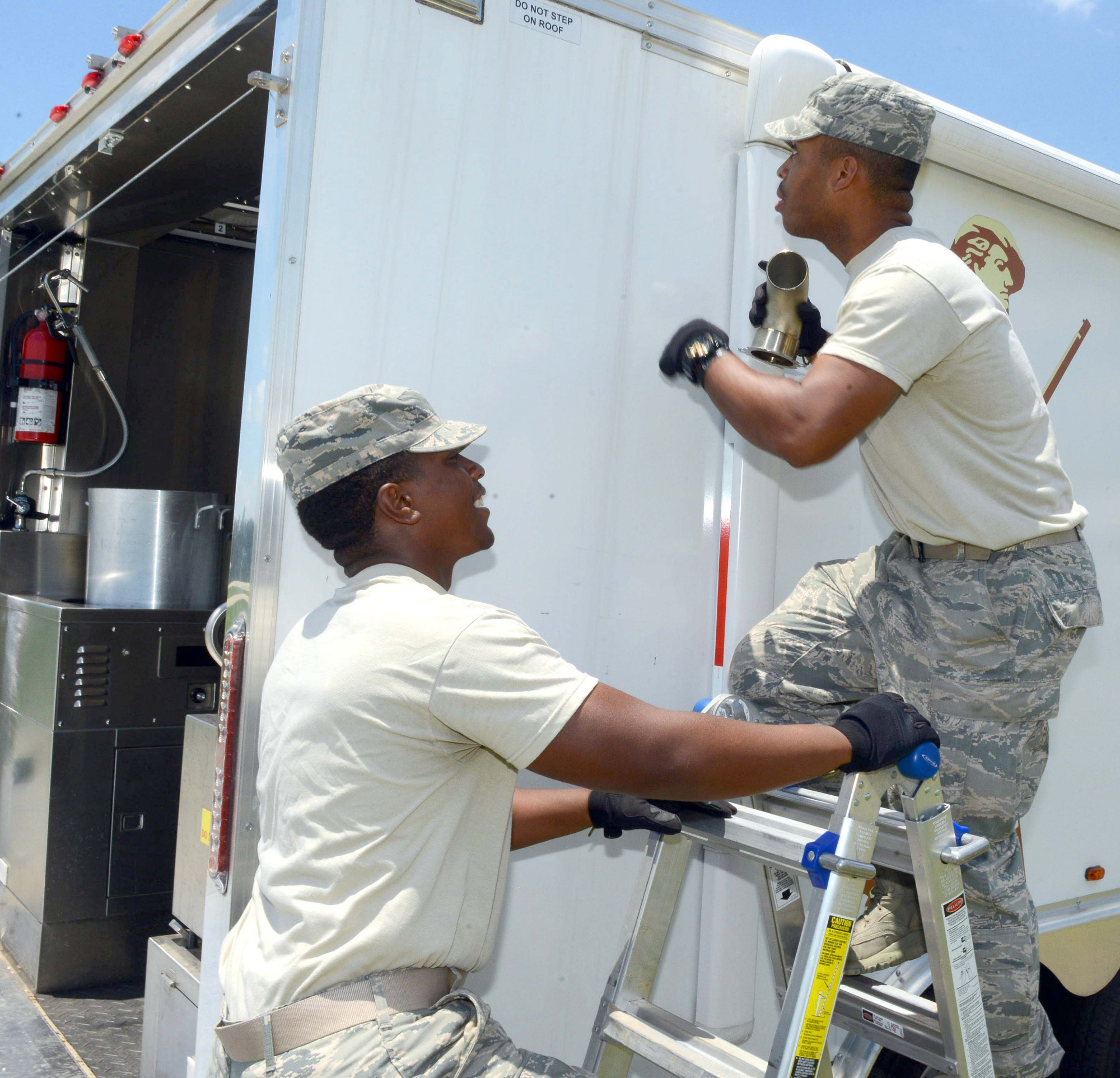 Team Robins heads east, assists Guard with F-16 crash efforts > Robins ...