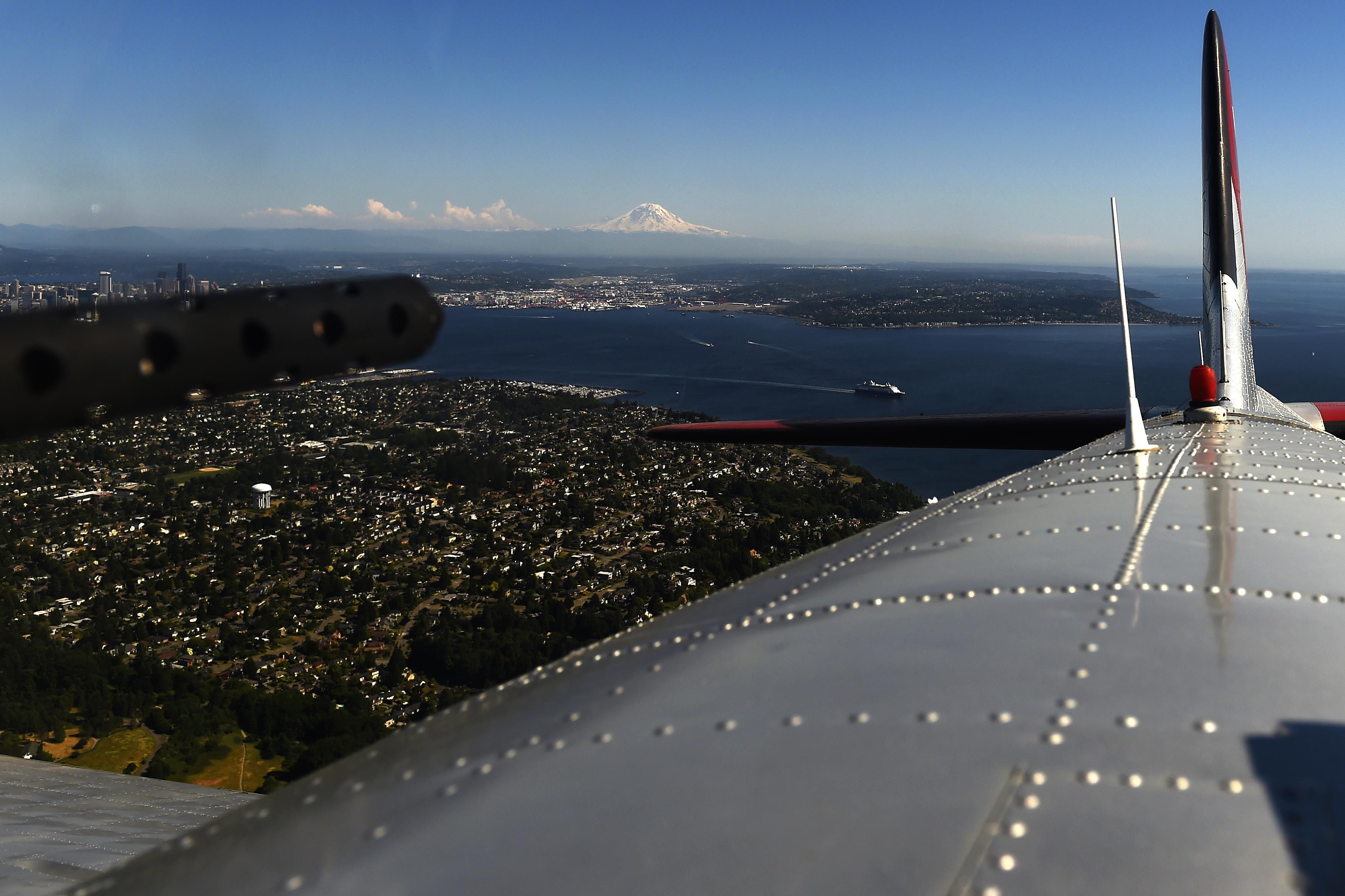 Living History: WWII vets and B17 take to the sky over Seattle > Team ...