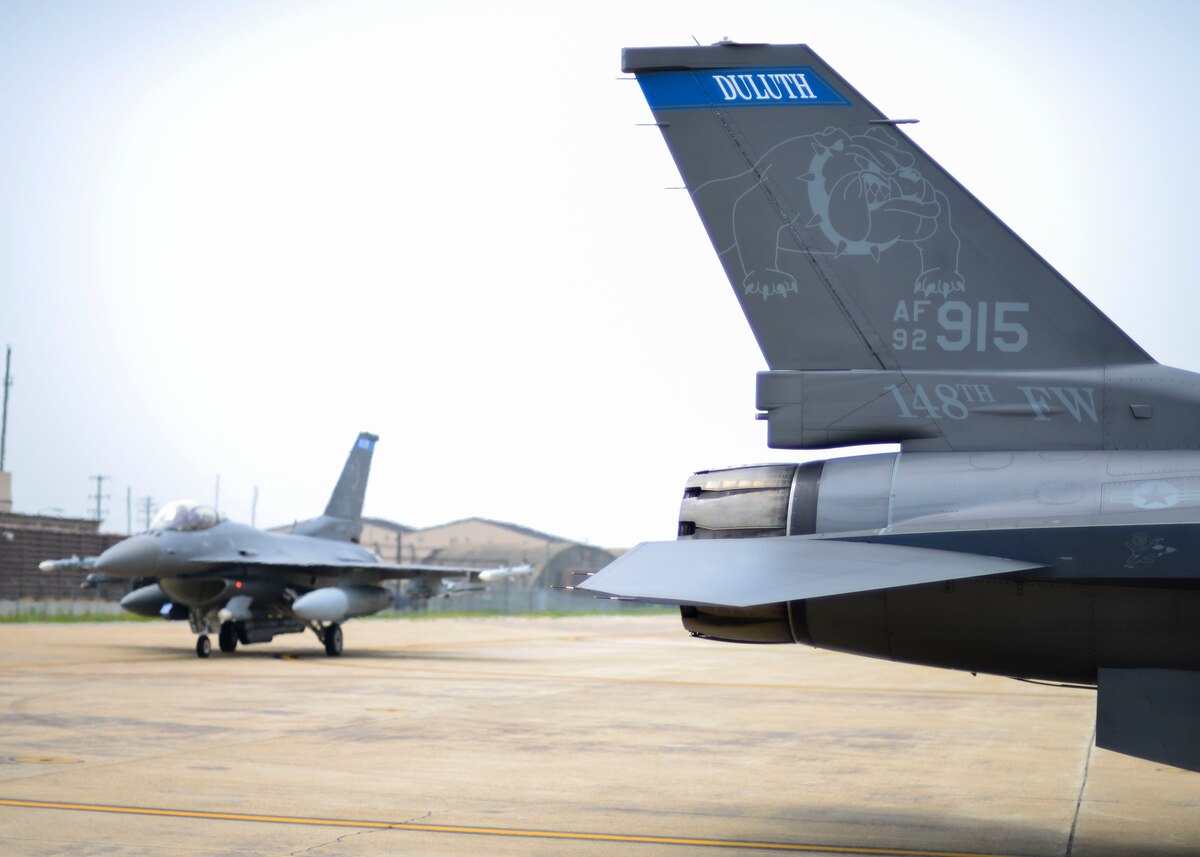 Bulldogs integrate with Mustangs > Osan Air Base > Article Display