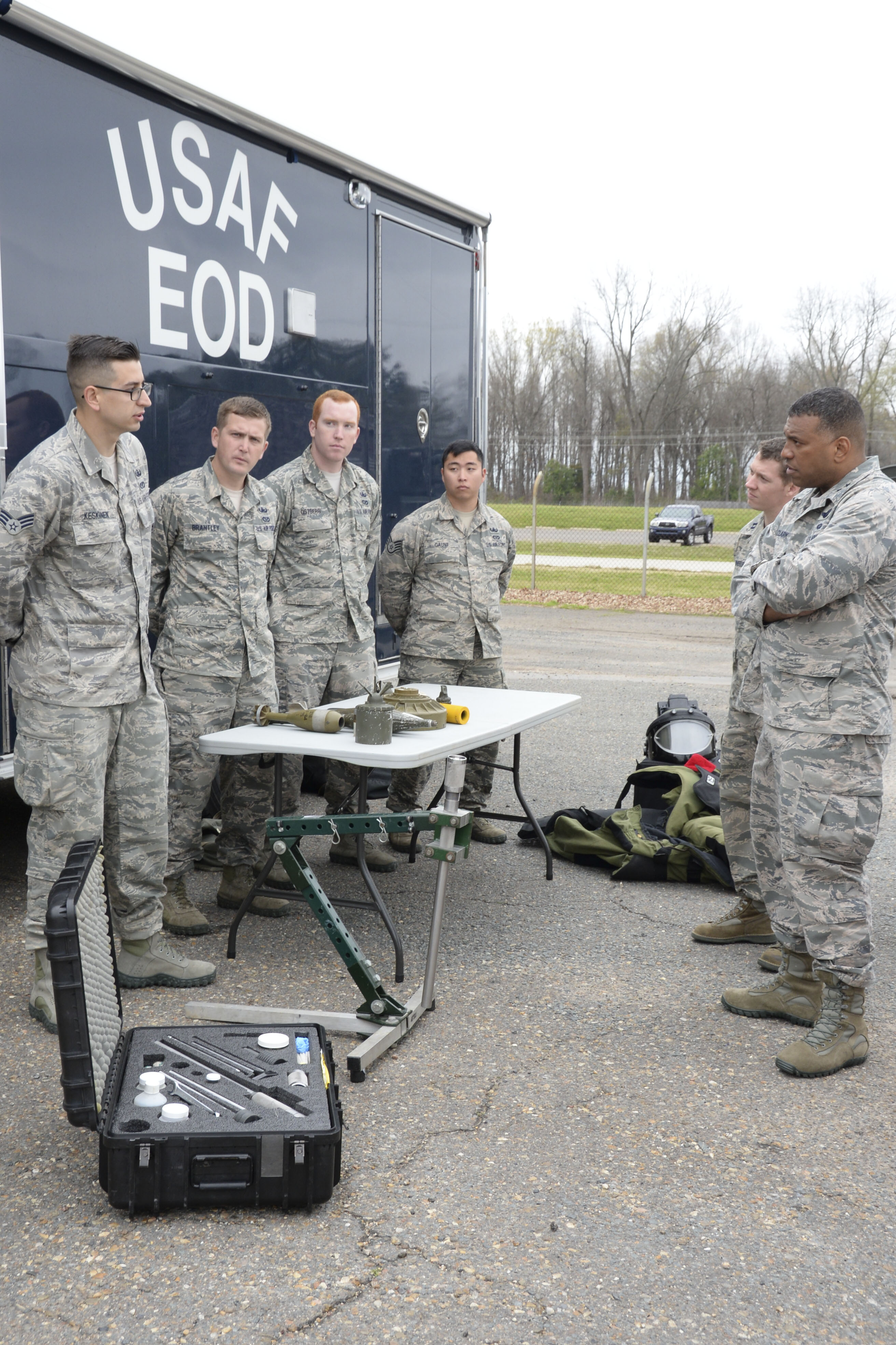 8th AF commander tours 2nd Bomb Wing > Barksdale Air Force Base > News