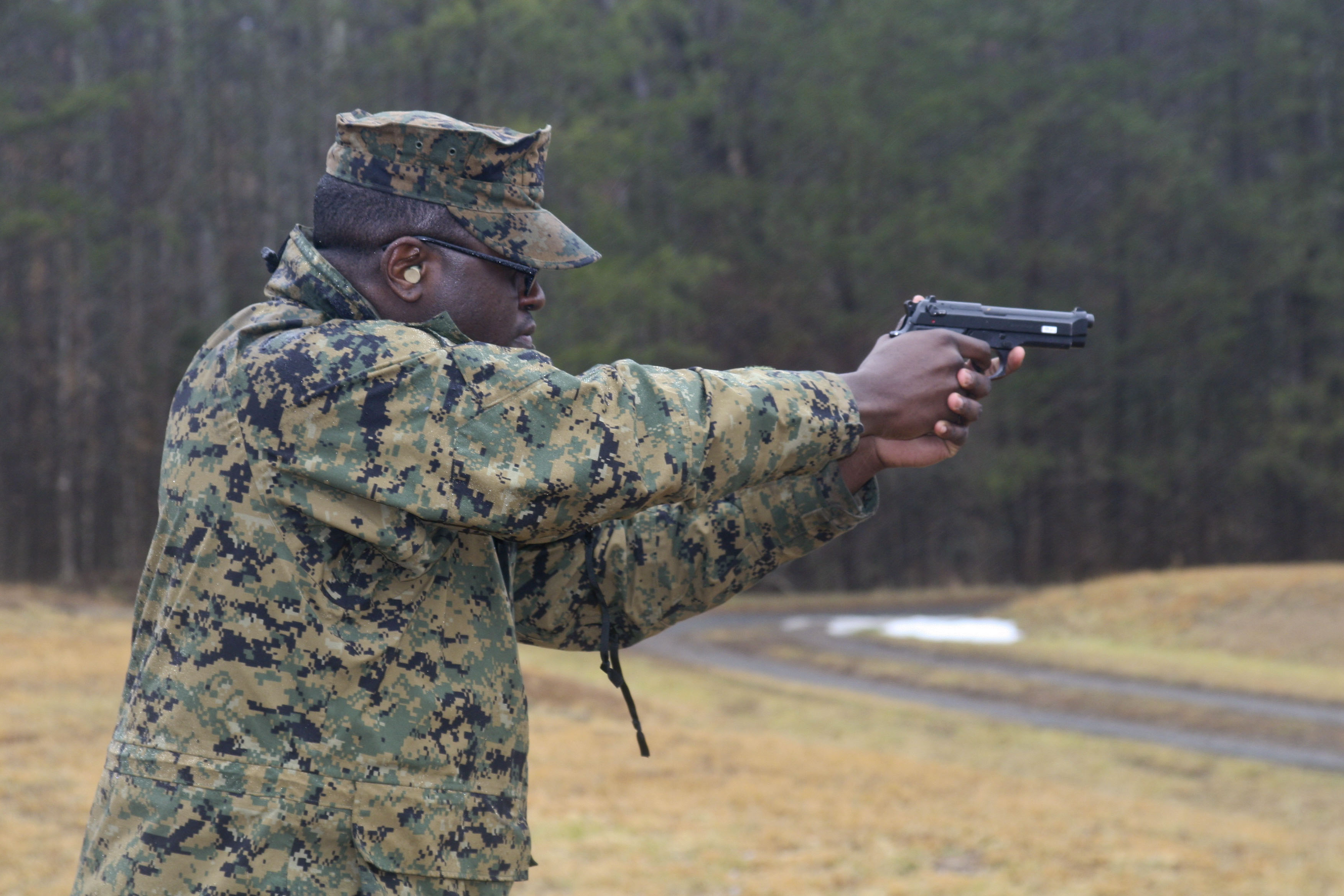 Marines in Headquarters and Service Battalion get weapons ...