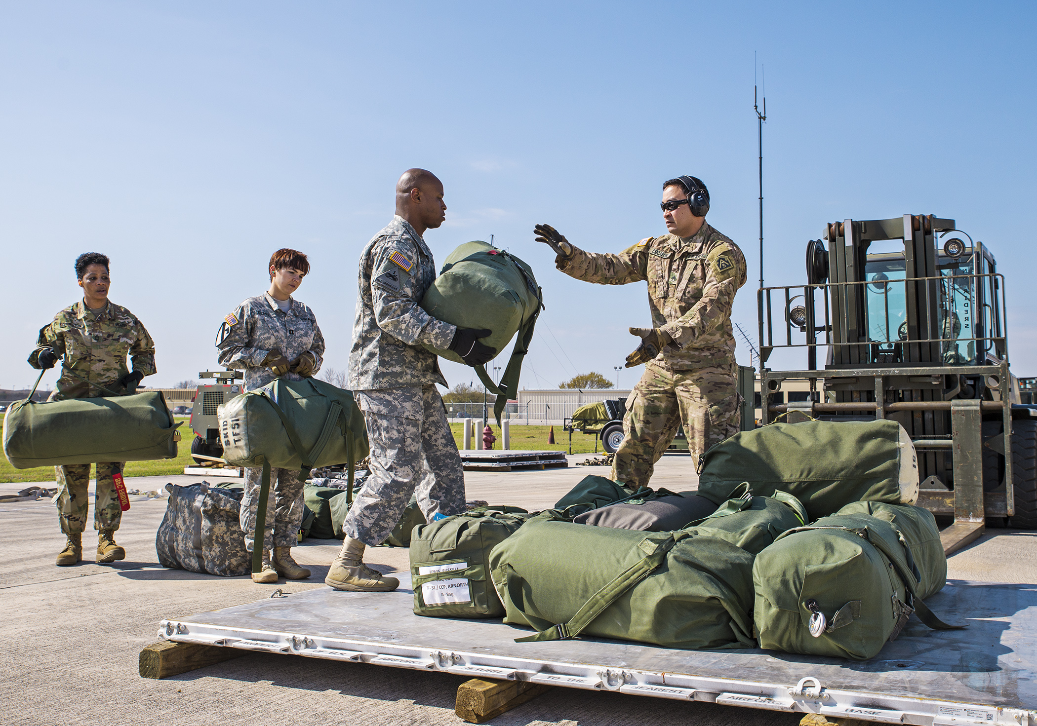 C-5 training facility provides joint training opportunity > 433rd ...