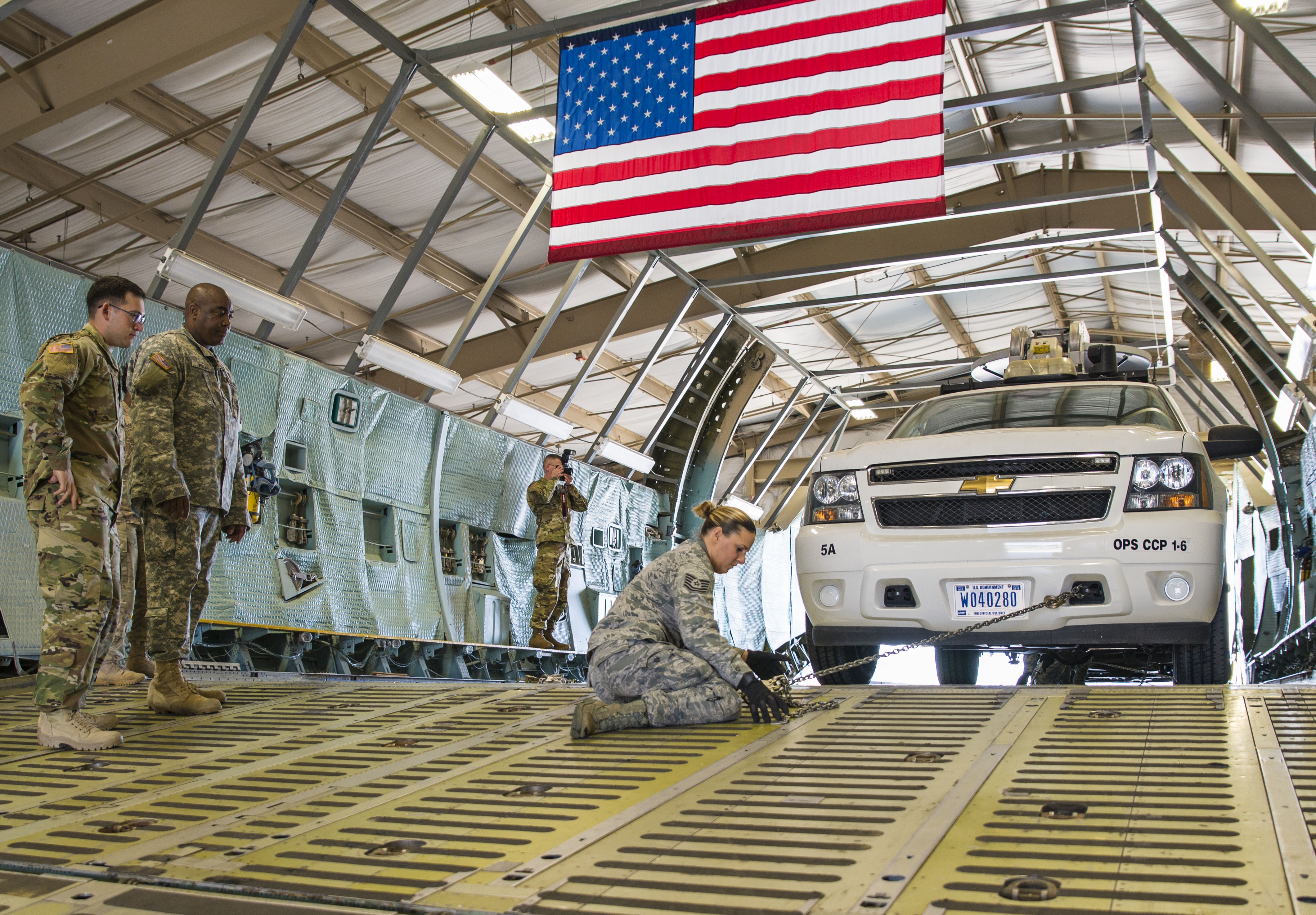 C-5 training facility provides joint training opportunity > 433rd ...