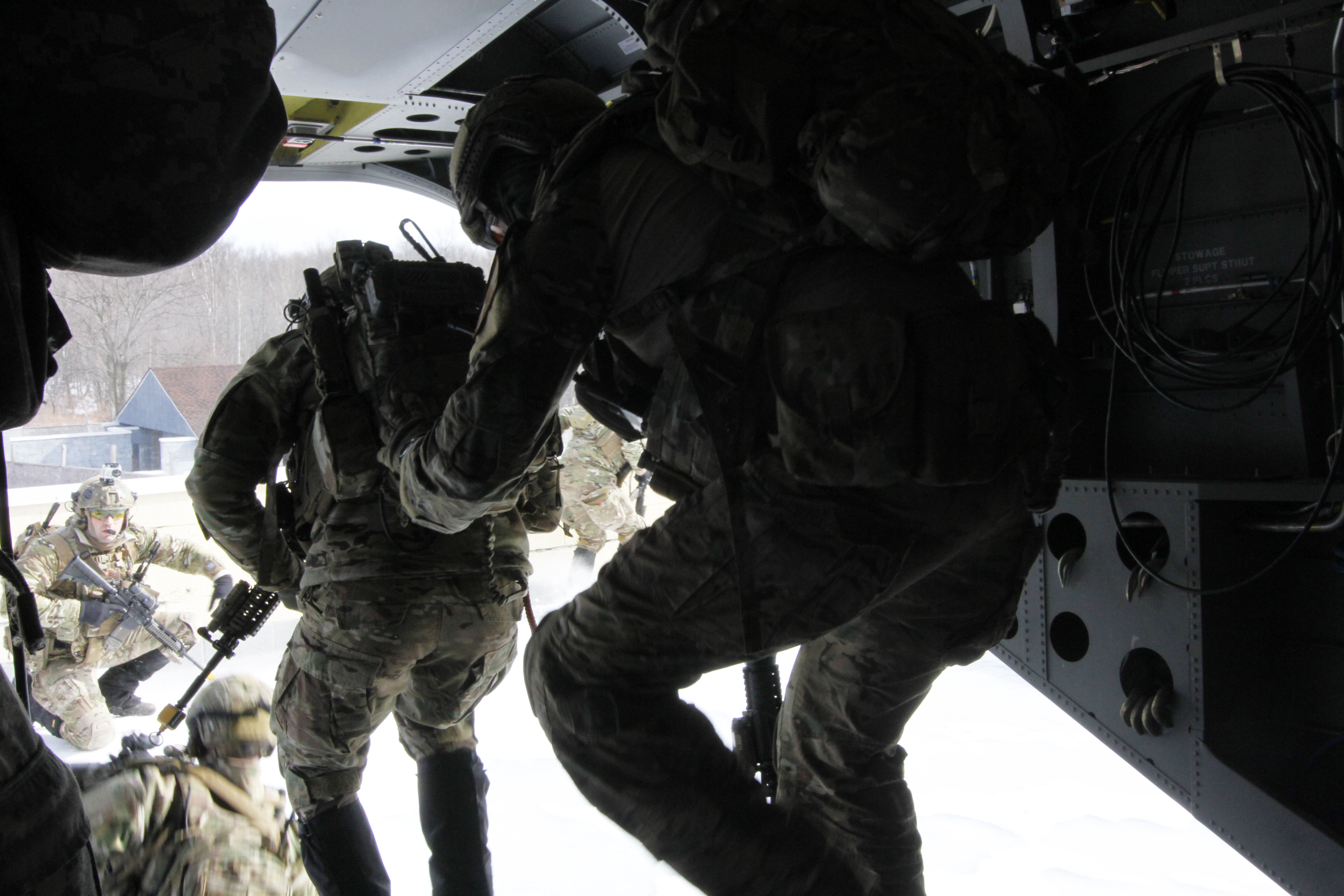 For rooftop landings, it's all about balance, New York Soldiers learn ...