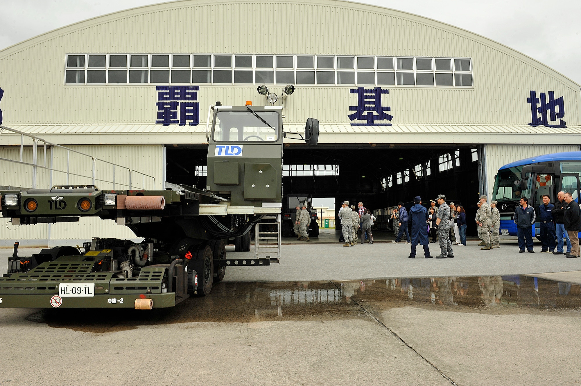 Kadena Airmen build relationships with JASDF aerial port members ...
