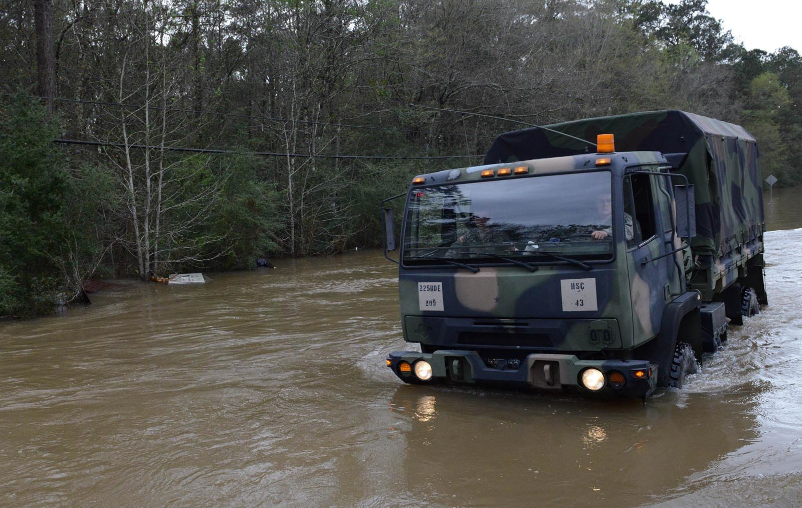 Louisiana Guard expands flood fight to southern part of state ...