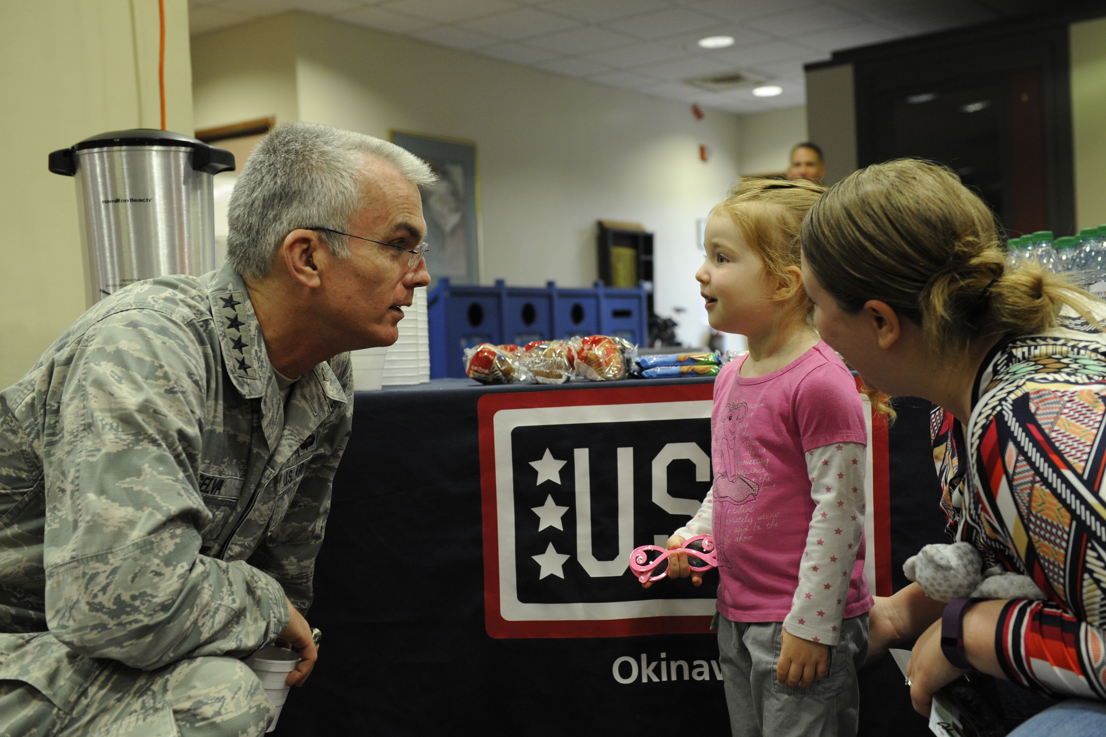 Team Kadena welcomes USO tour party for meet and greet > Kadena Air ...