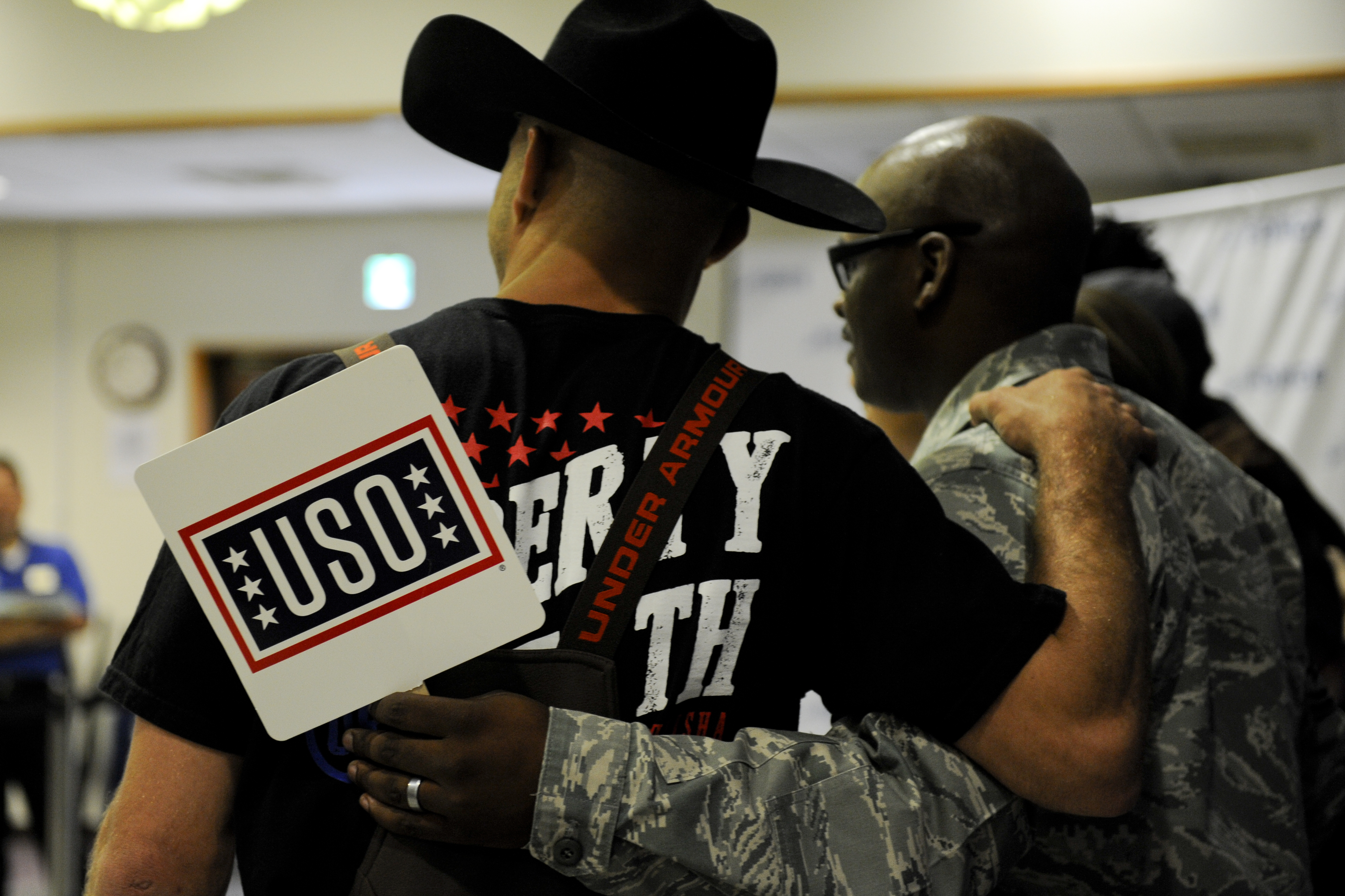 Team Kadena welcomes USO tour party for meet and greet