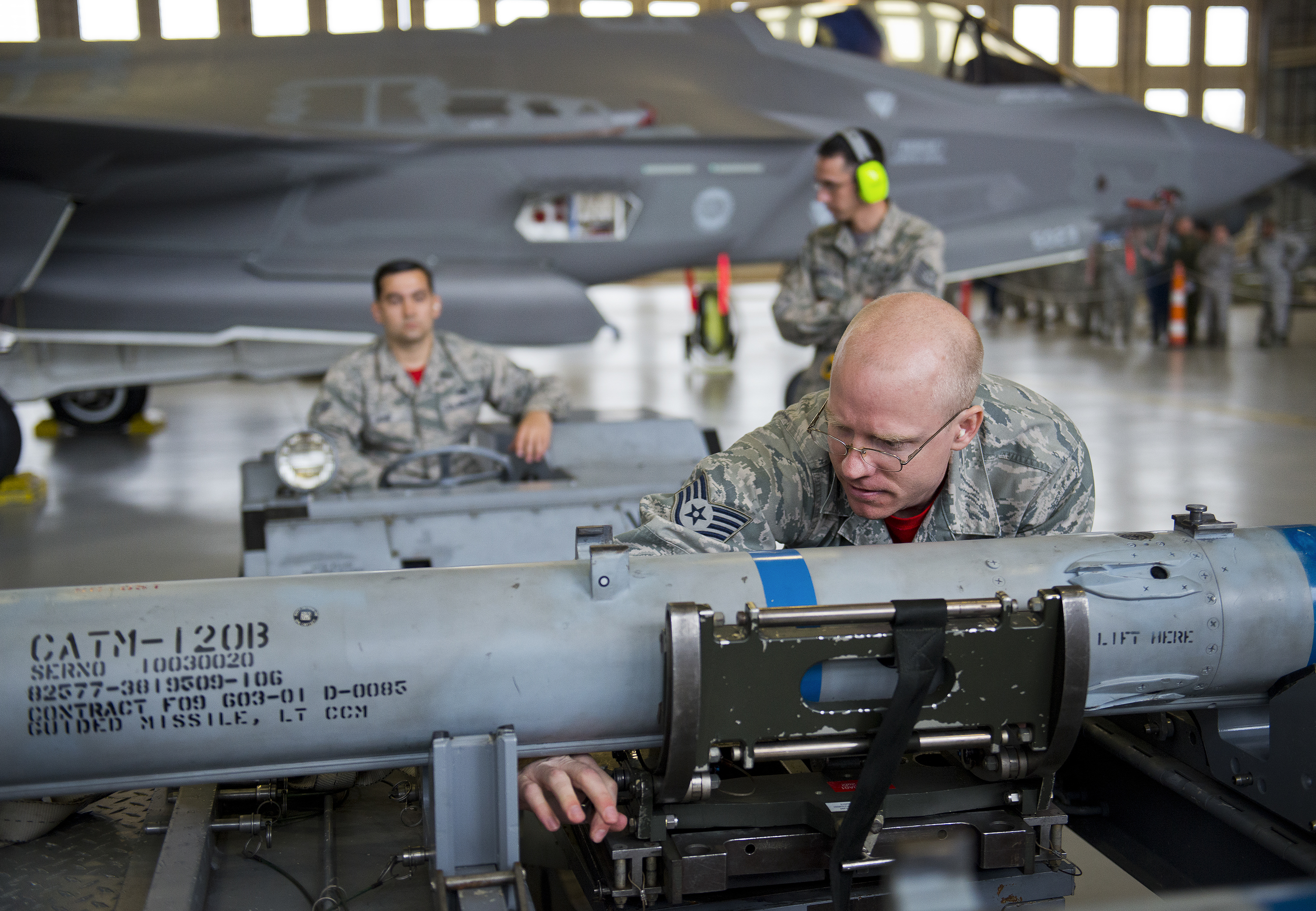 Wings weapon-up at first Team Eglin loadcrew competition > Eglin Air ...