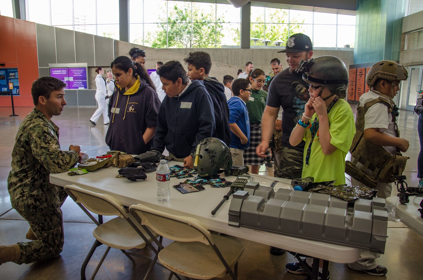 High School Students Welcome Sailors During Phoenix Navy Week > United ...