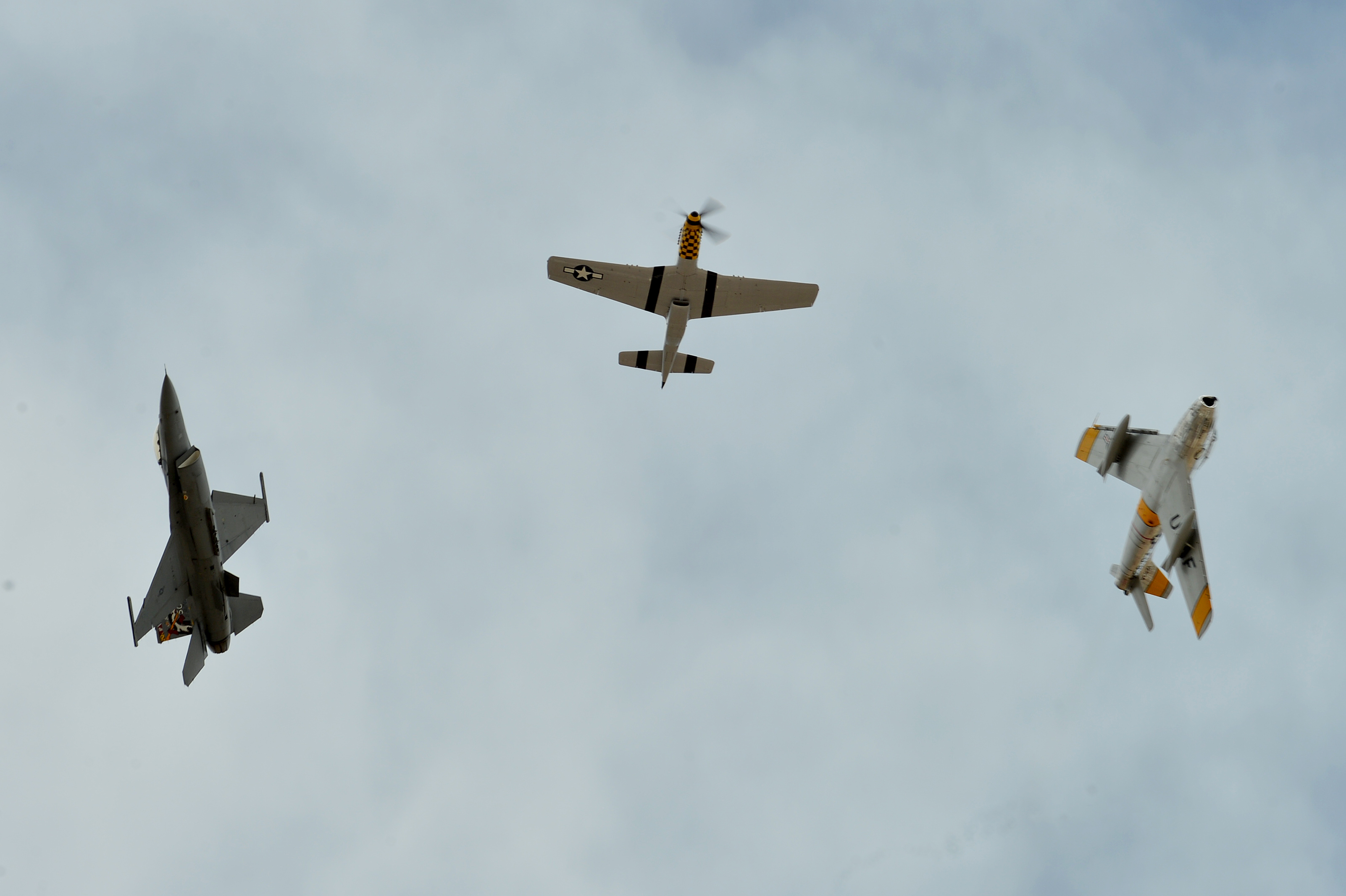 Viper Demo Team soars into 2016 season > Air Combat Command > Article ...