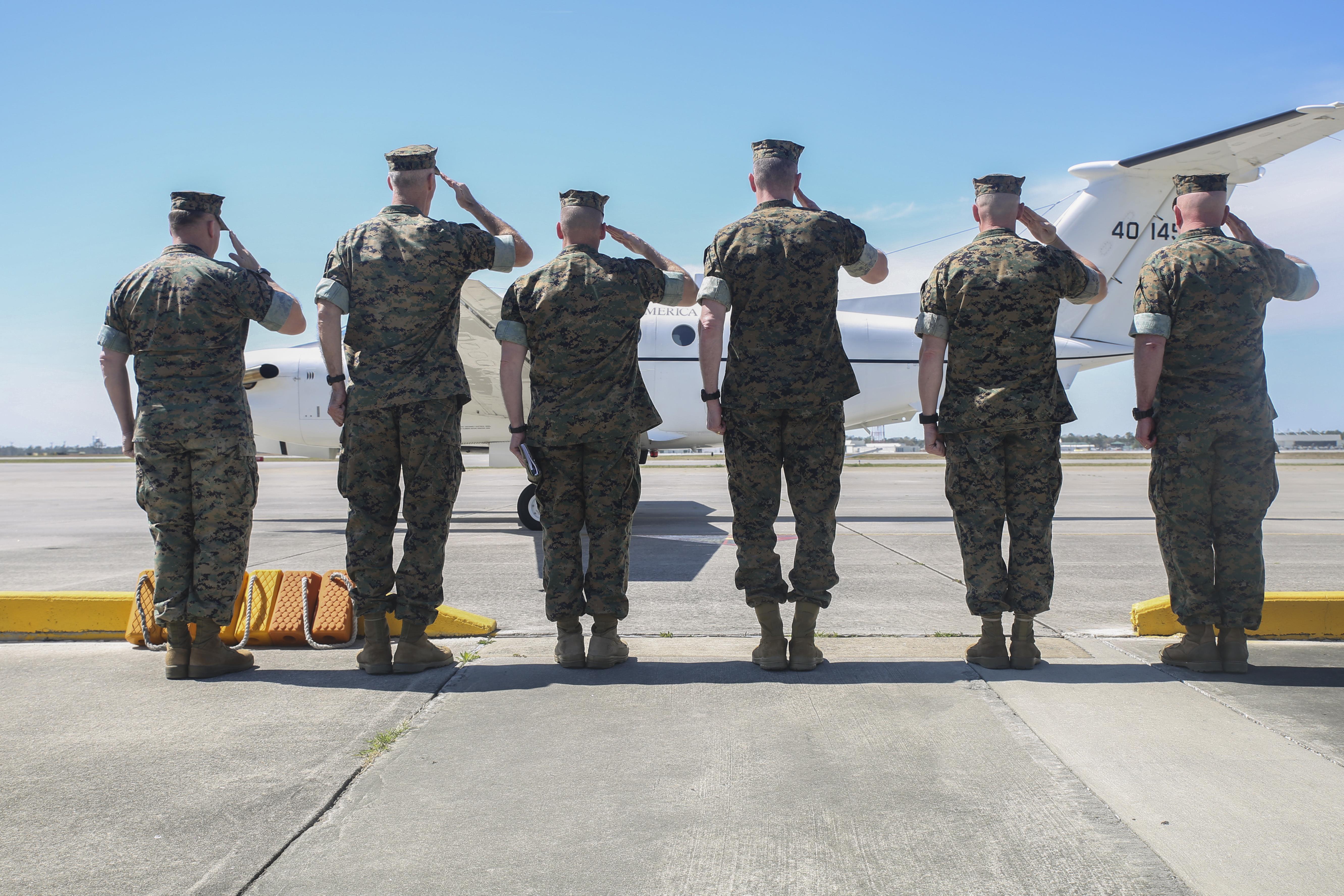 U.S. Representative discusses force issues with Marines > II Marine ...