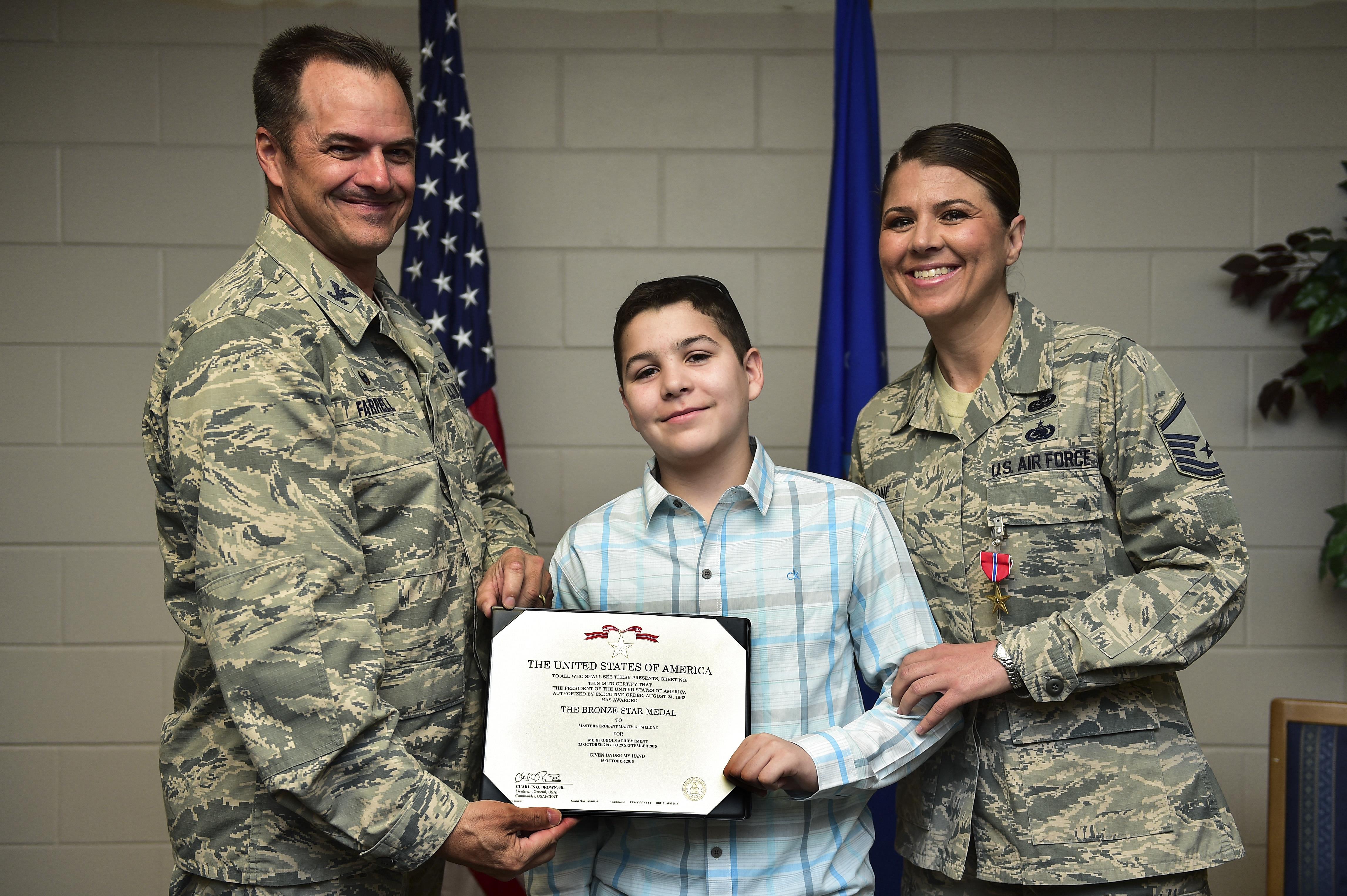 Special Operations Airman receives Bronze Star