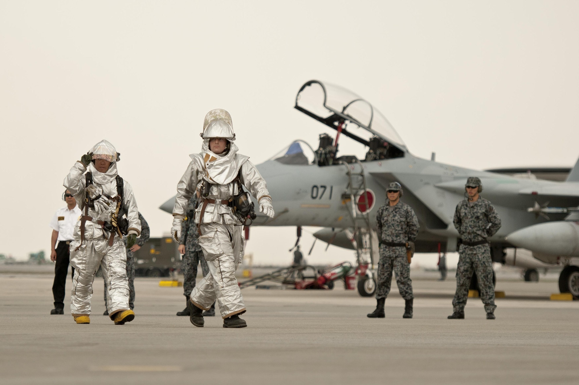 Naha AB airmen train with Team Kadena firefighters > Kadena Air Base ...