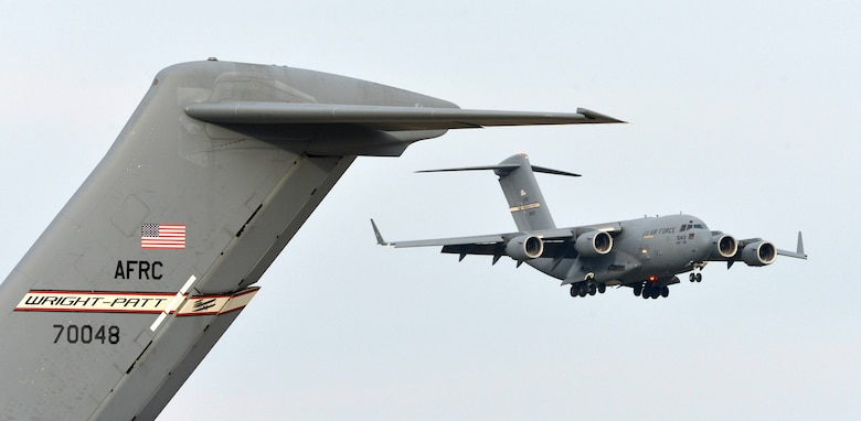 Coming in for a landing > 445th Airlift Wing > Article Display
