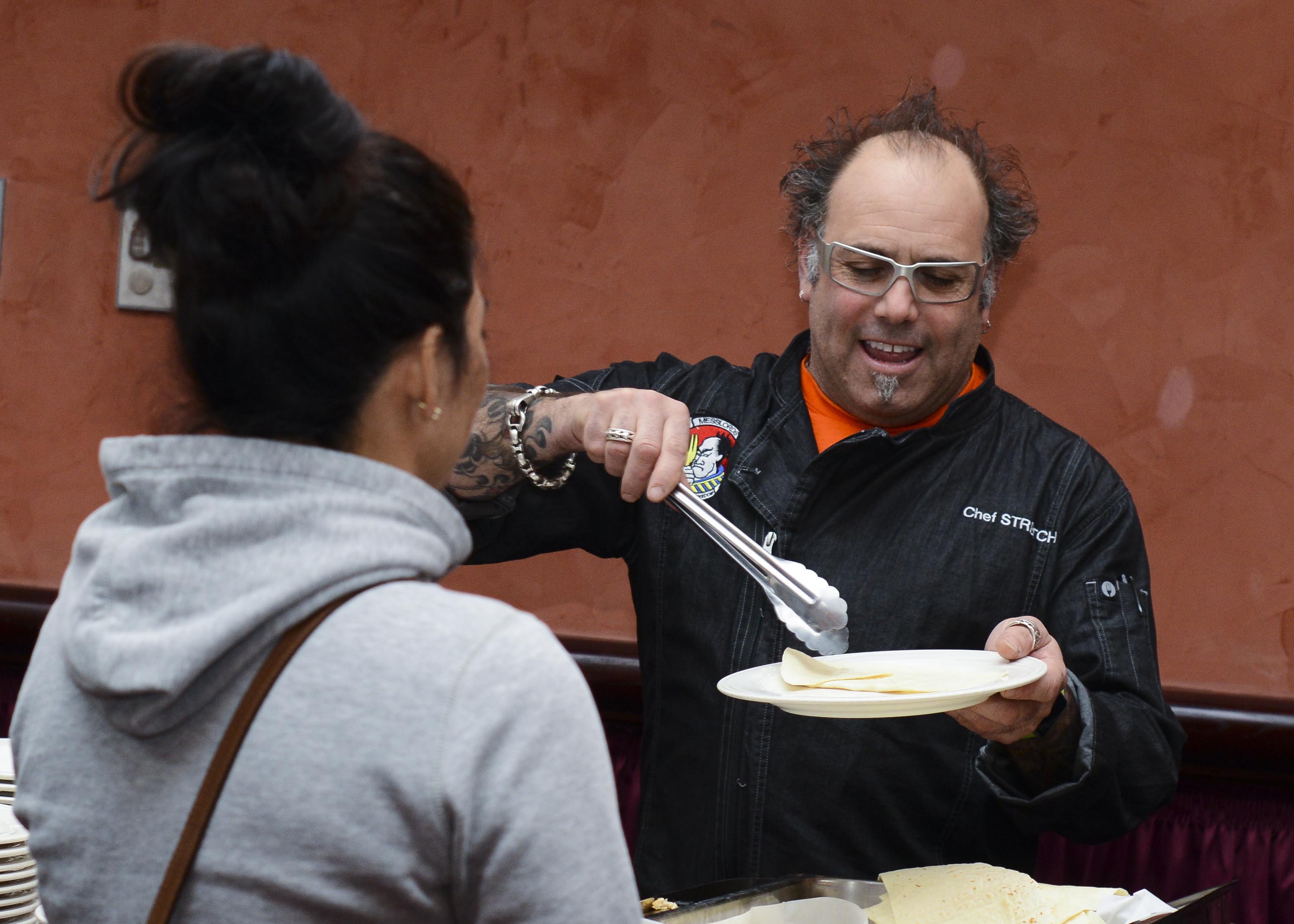 Celebrity chefs showcase skills > Aviano Air Base > Display