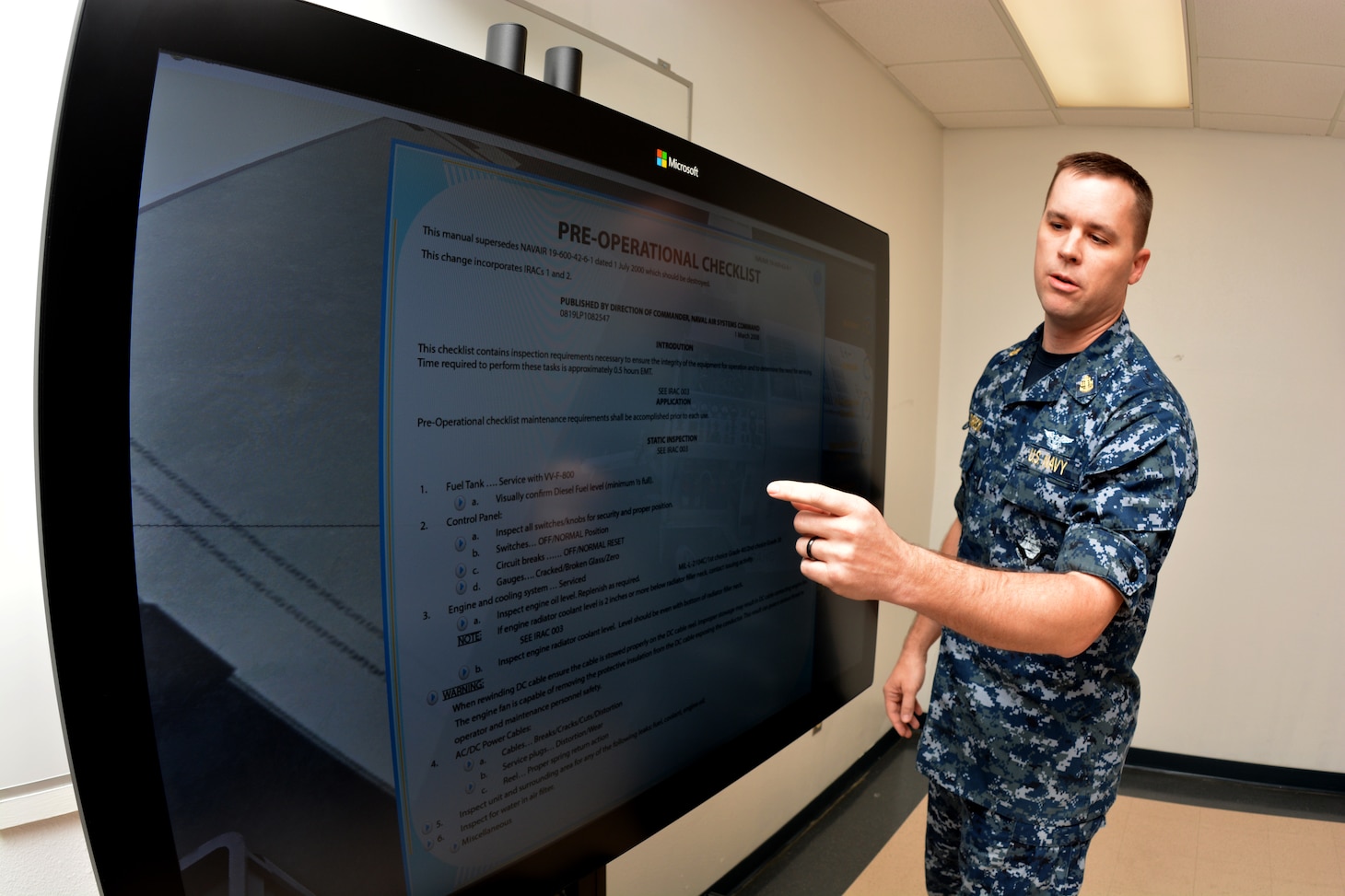 Fleet Forces Senior Enlisted Sailor Visits NATTC > United States Navy ...