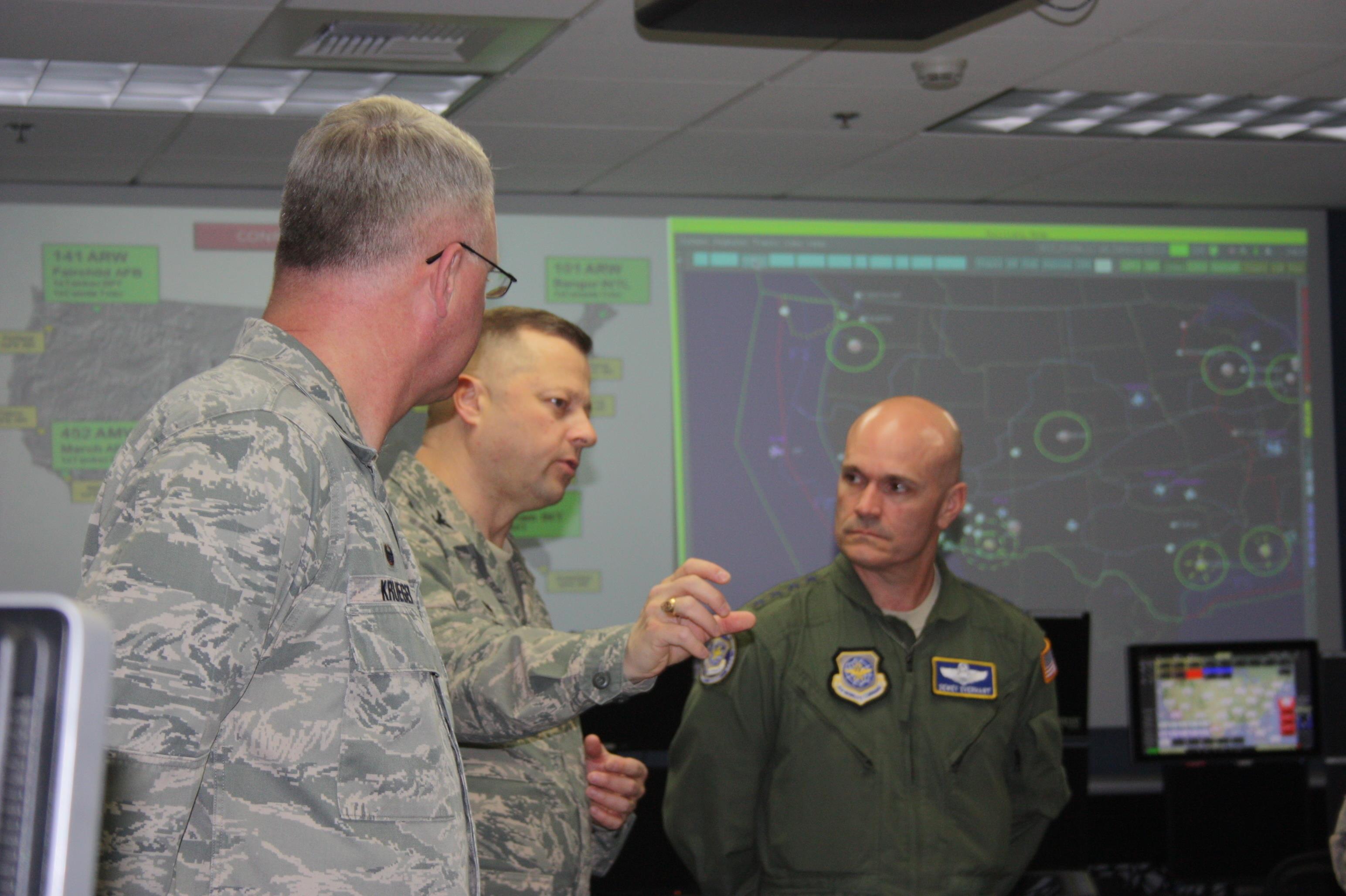 AMC commander visits the Western Air Defense Sector > Western Air ...