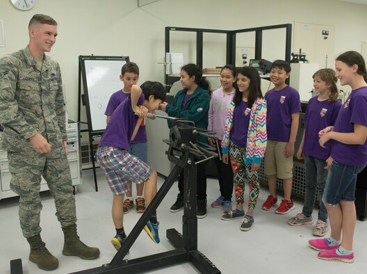 Okinawa students learn physics and dimensions from 18th CMS > Kadena ...