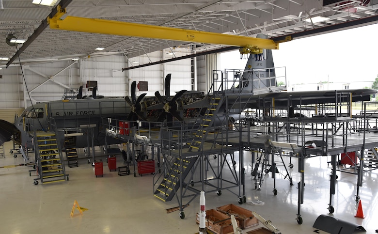 New maintenance stands cut C-130J inspection times > Air Force Reserve ...