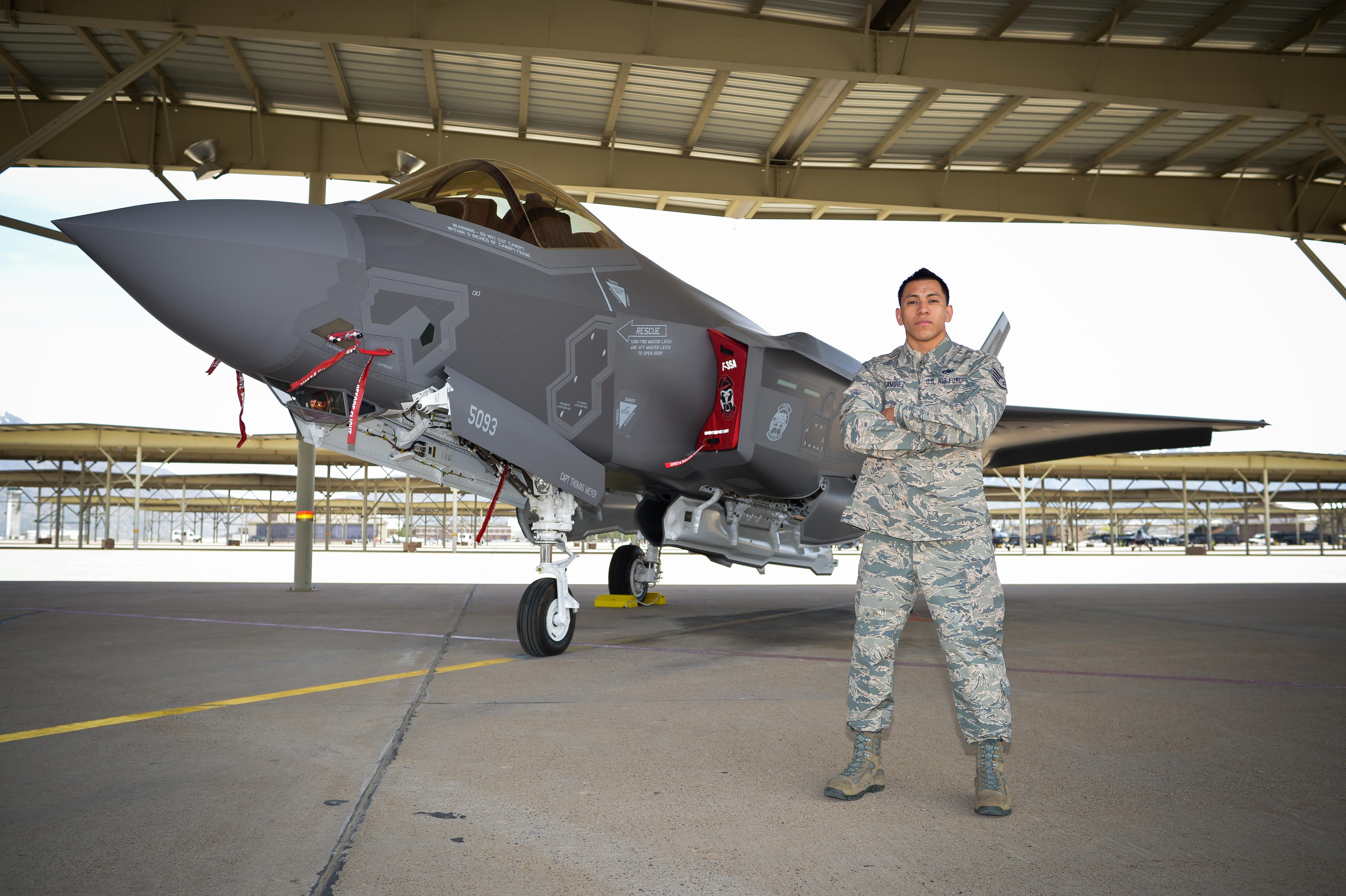 Reservist talks ‘maintainer’s dream’ > 419th Fighter Wing > News