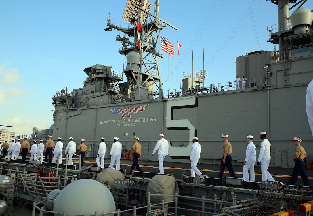 Man the Rails; Marines and Sailors arrive in Ft. Lauderdale