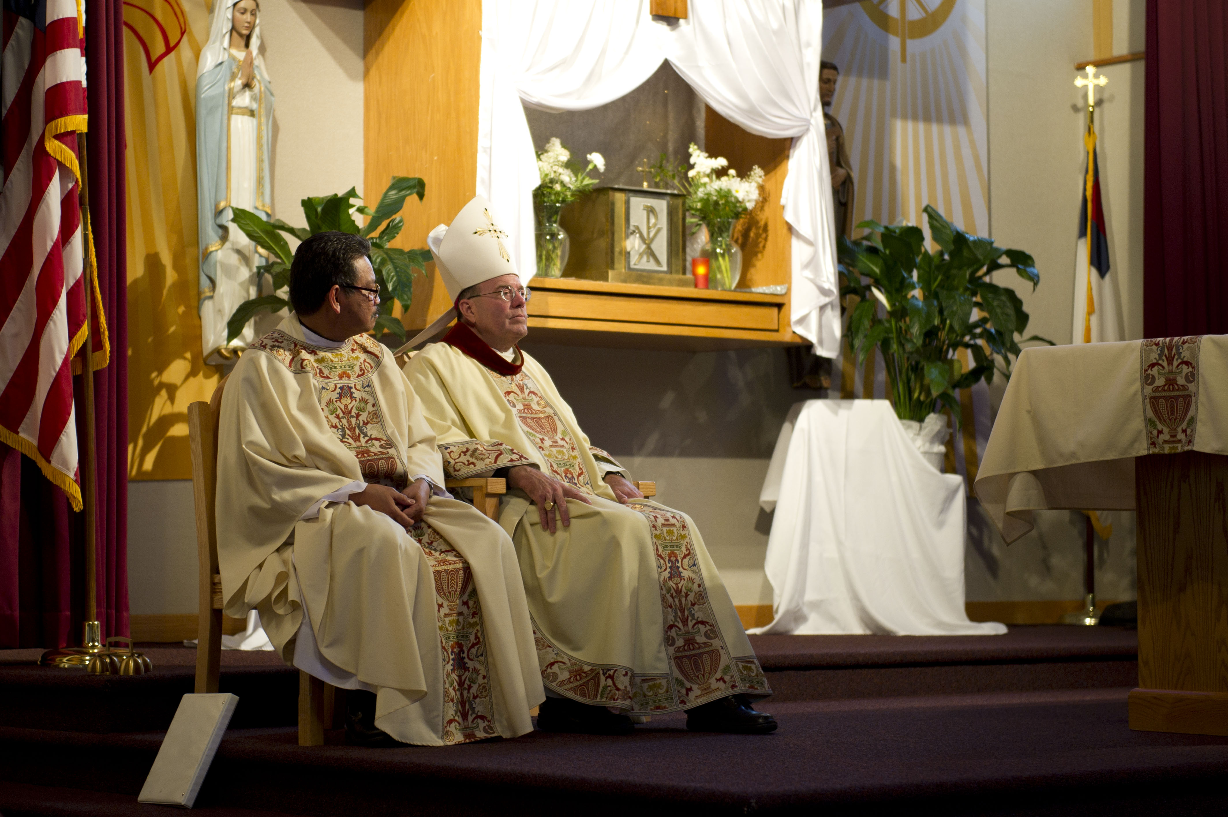 Military Bishop visits Team Fairchild > Air Mobility Command > Article ...