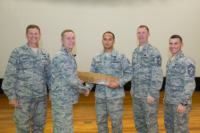 14th AF commander and command chief visit 45th Space Wing team > Space ...
