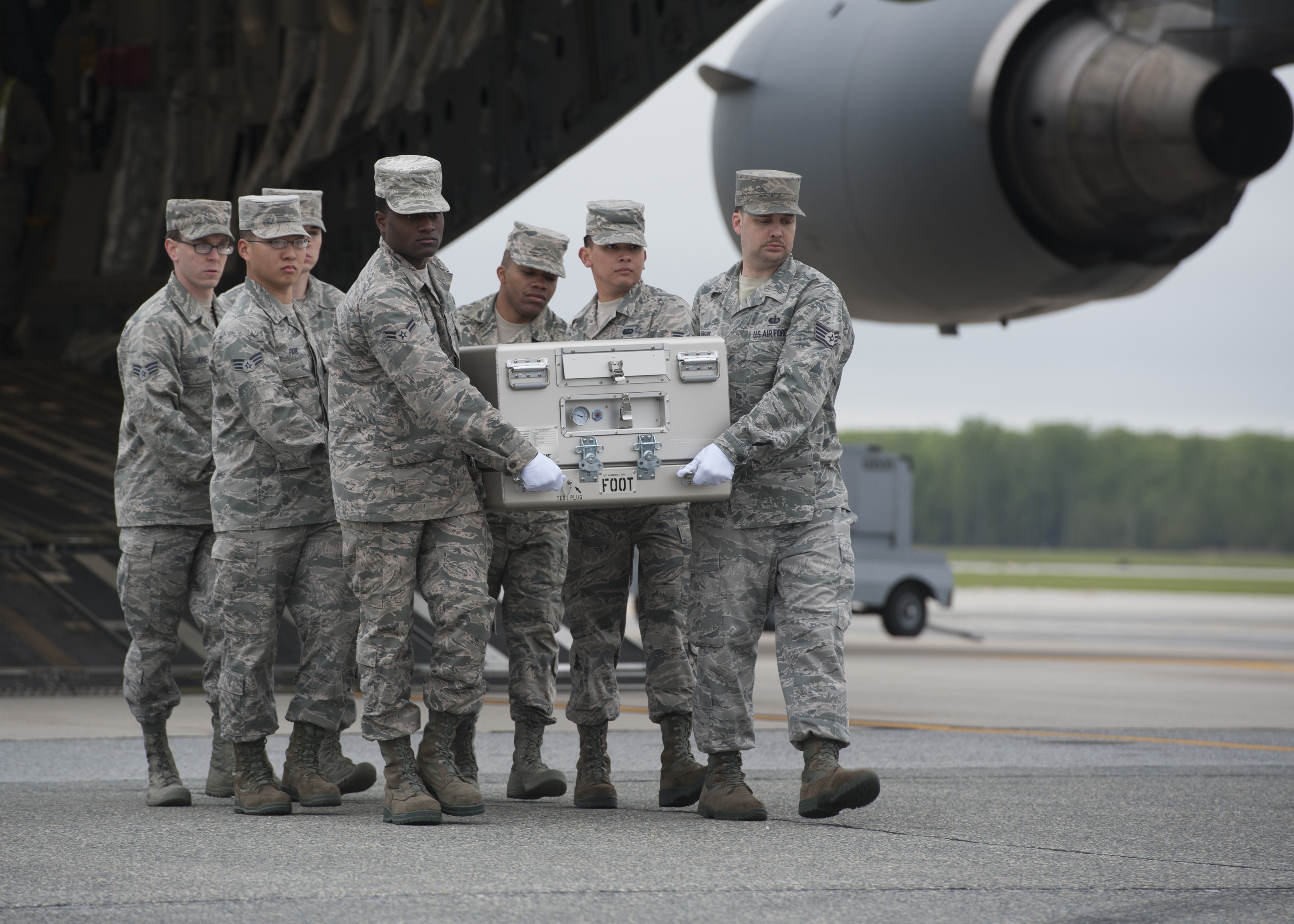 Folded Flag 2016 tests Team Dover's capabilities > Air Mobility Command ...