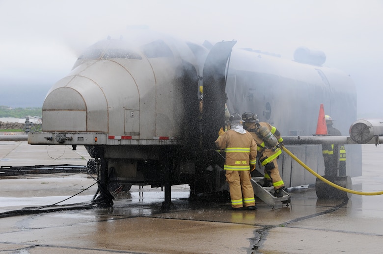 Sioux City Fire and Rescue renew training with 185th ARW > 185th Air ...