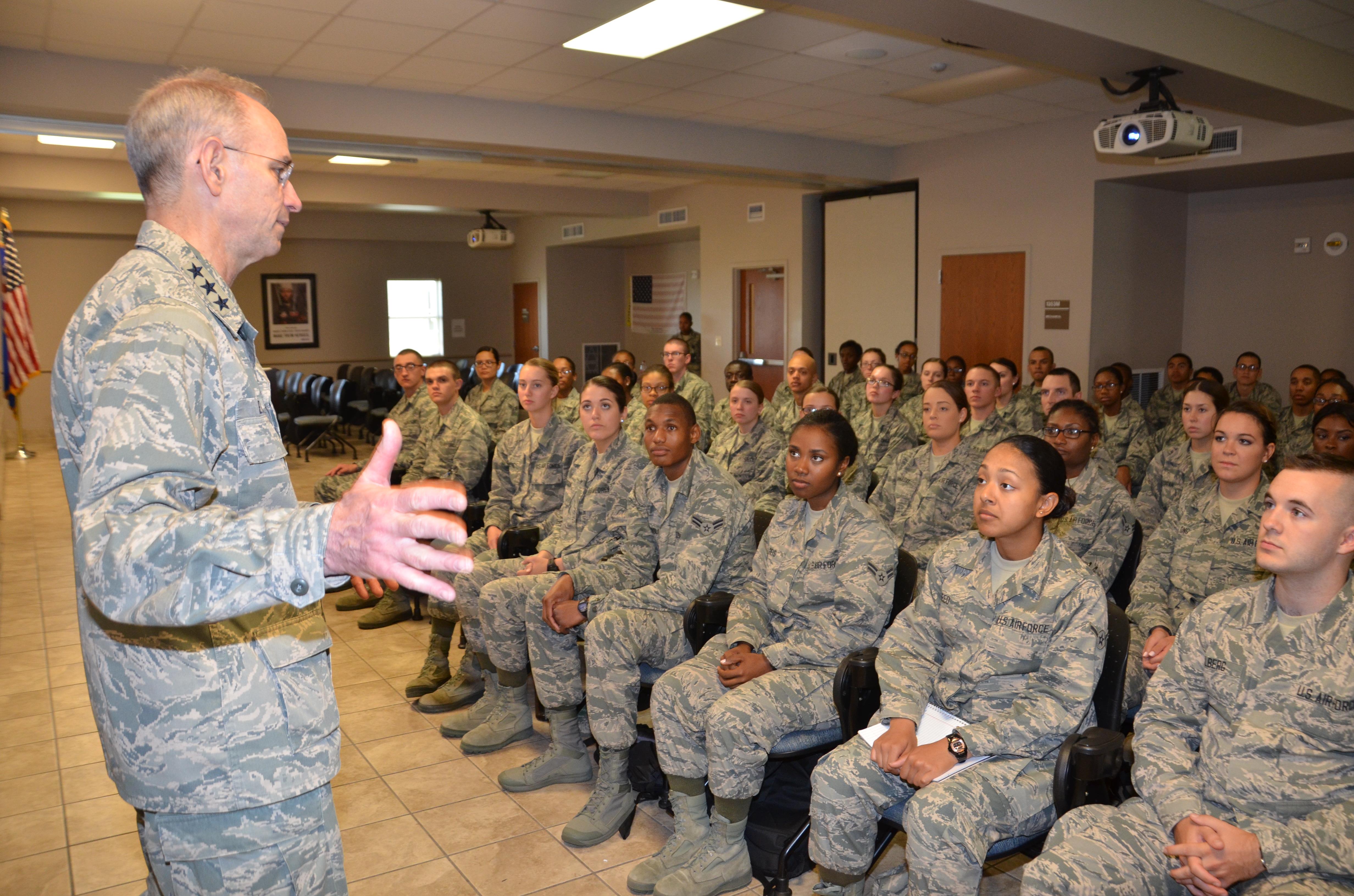 Air Force Surgeon General visits METC